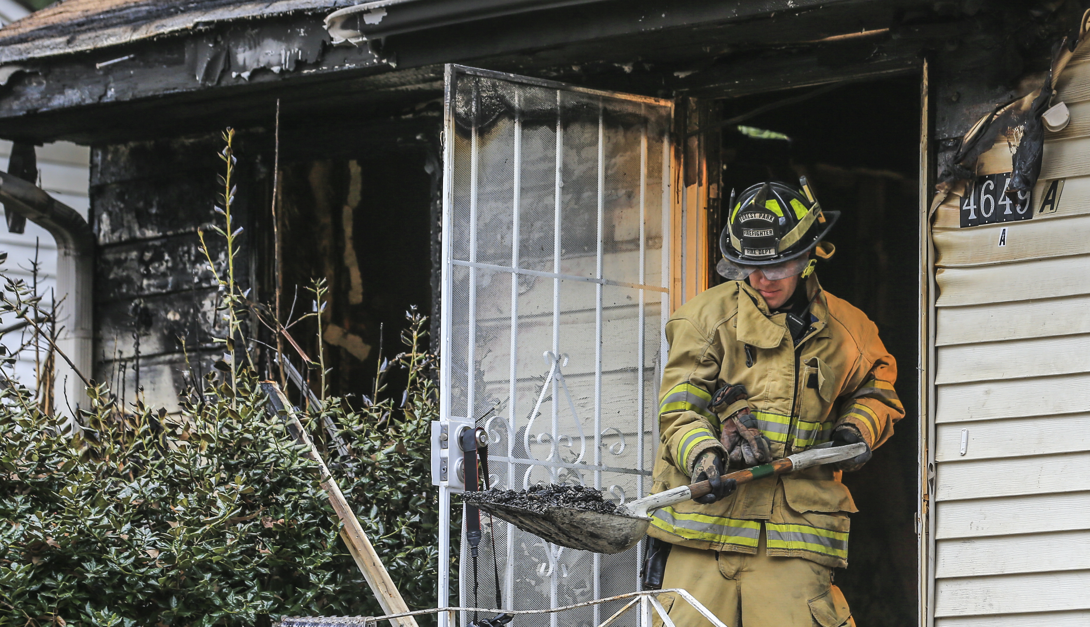 Heroic Georgia father fell in fiery hallway saving his 5 children
