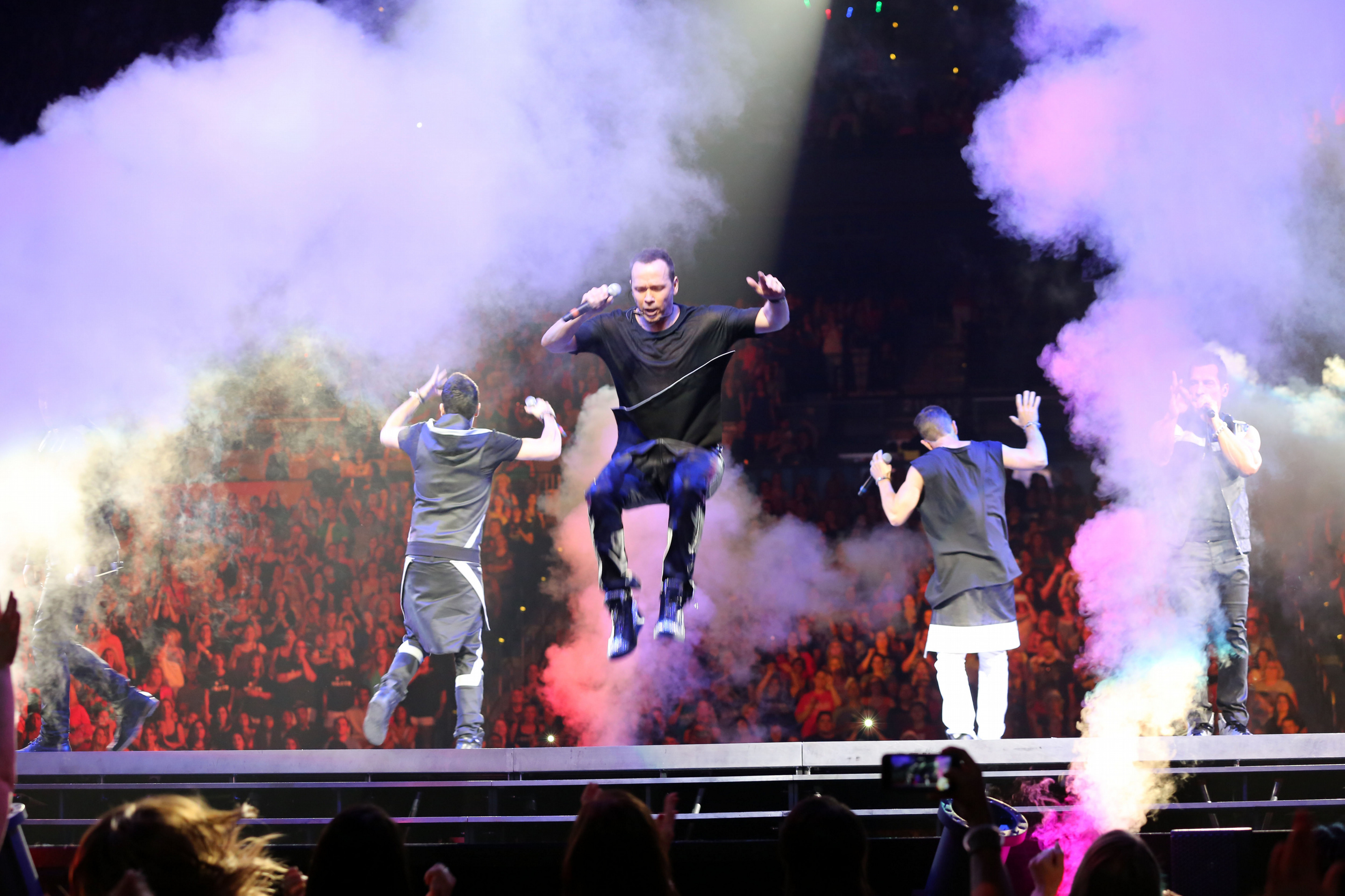 Concert review and photos: TLC comes home, New Kids on the Block smolder