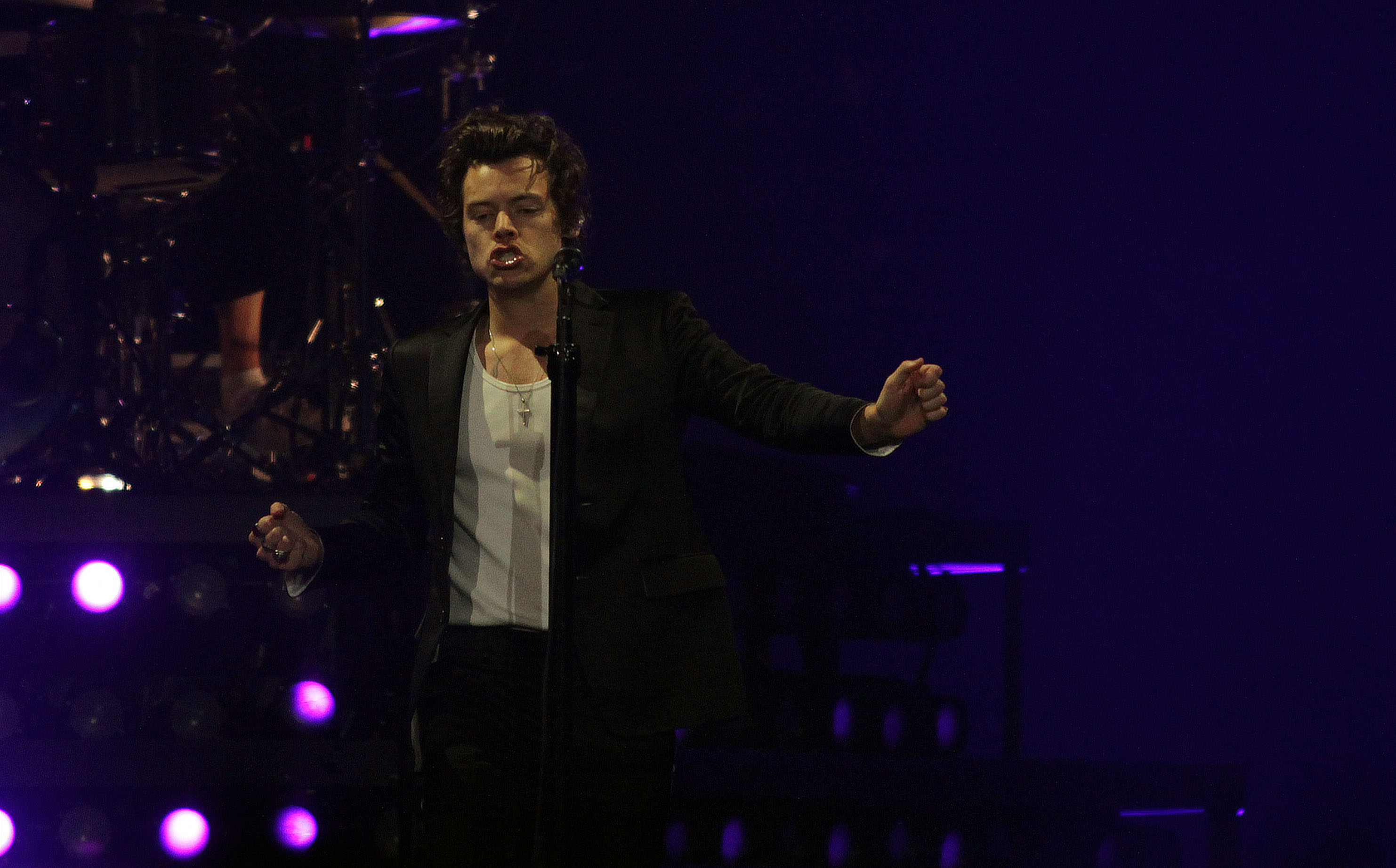 Concert review and photos: Harry Styles enchants at Atlanta show
