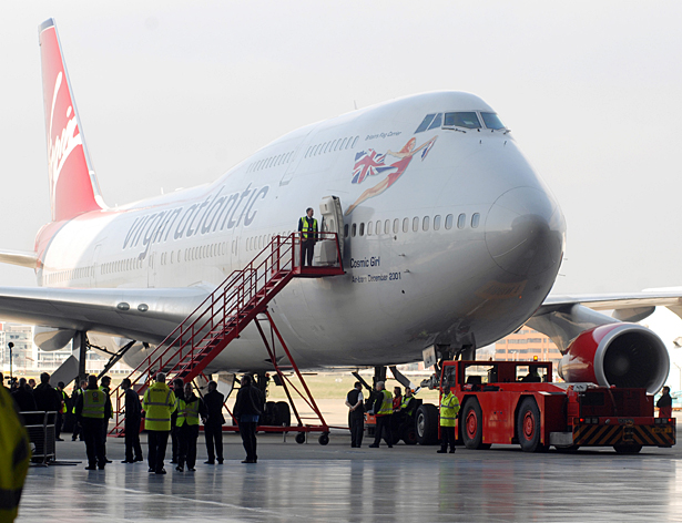 Plane With 2 Floors | Viewfloor.co