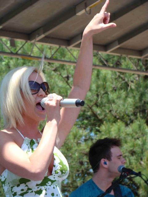 2008 flashback: Etowah High School wins contest to host Kellie Pickler