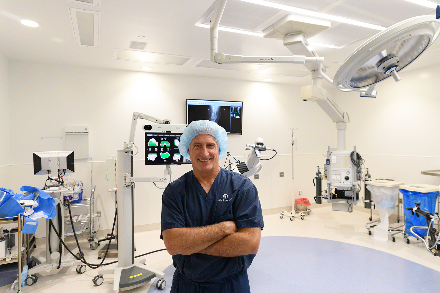 This R.I. surgeon is using robotic technology in procedures, and is ...
