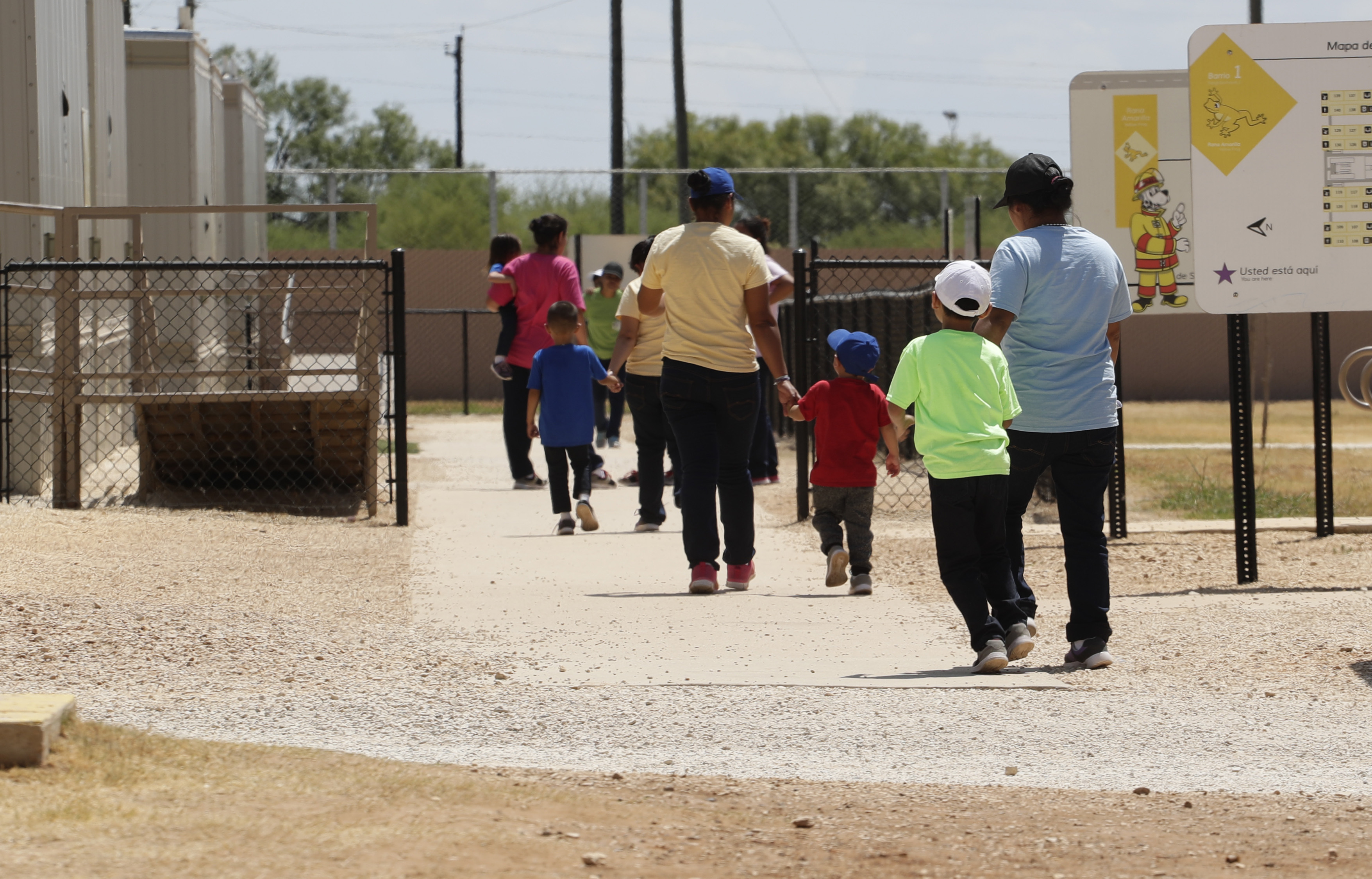 Judge: US must free migrant children from family detention - The Boston ...