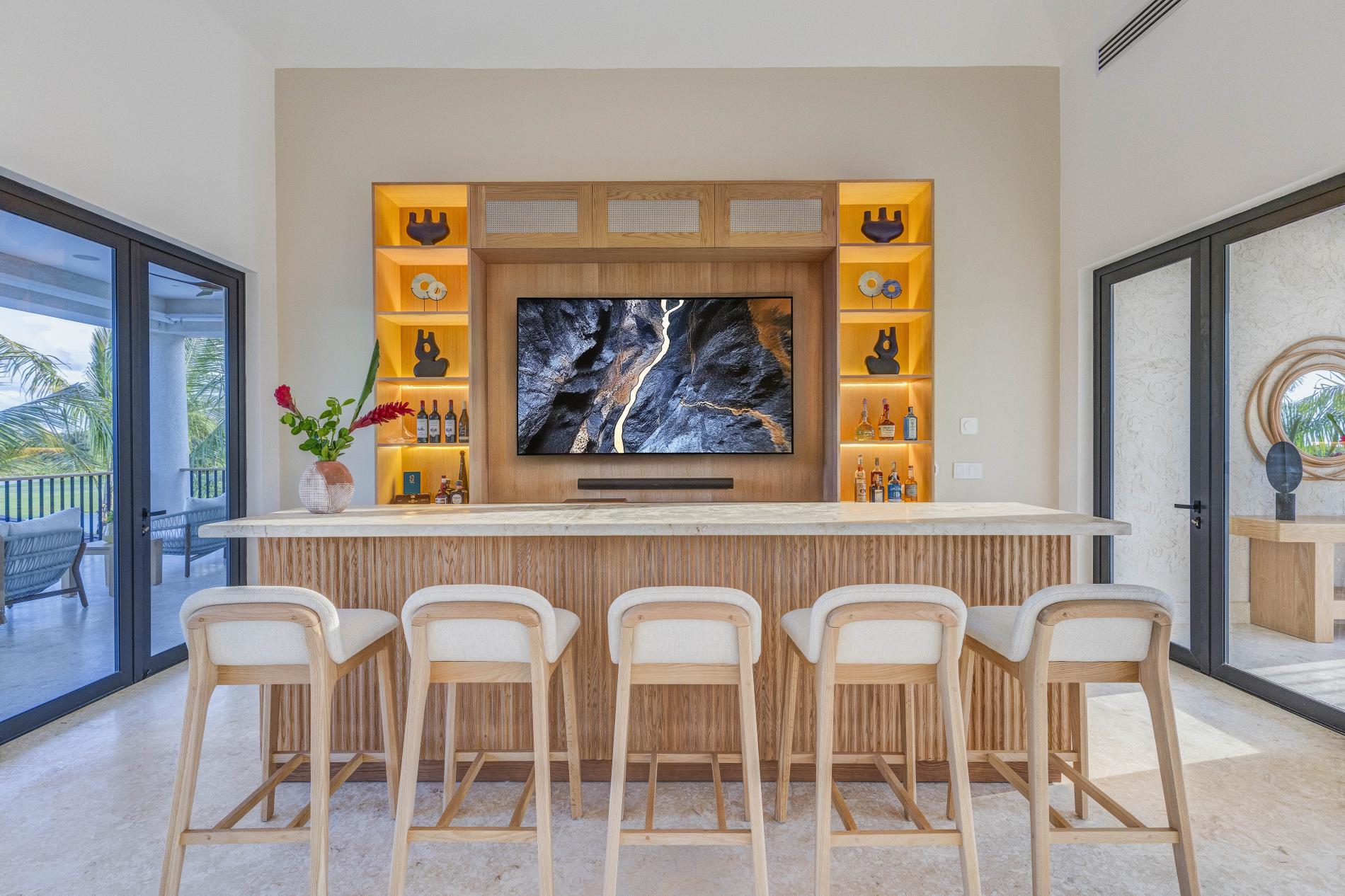 Raise a Glass: 4 Homes with Sleek Cocktail Bars | Christie's ...