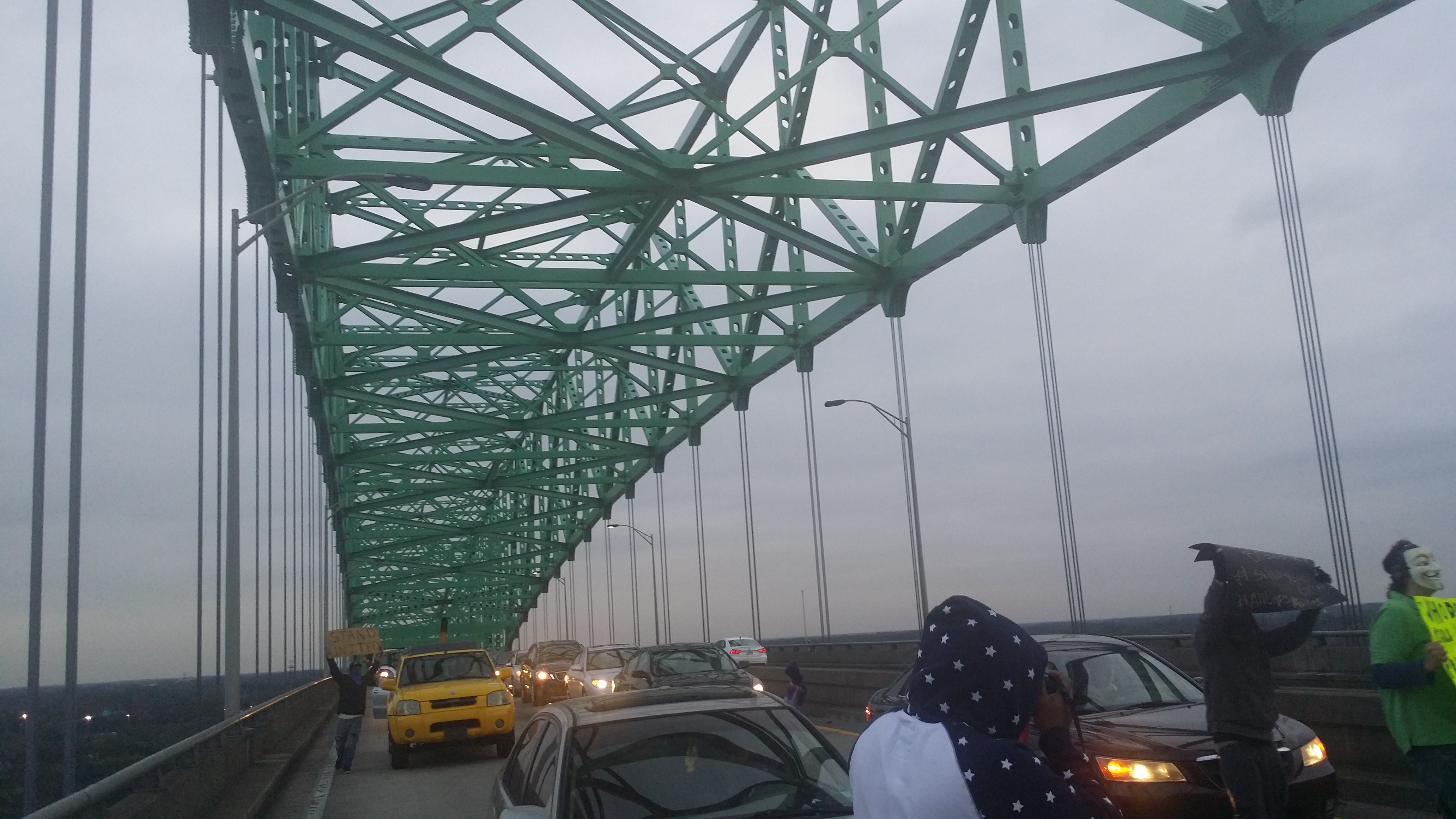 About 20 protesters arrested for blocking Hart Bridge – 104.5 WOKV