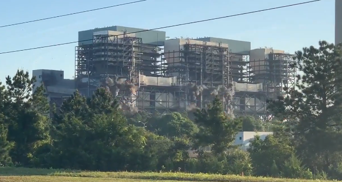 PHOTOS: Implosion of JEA reactors on Northside – 104.5 WOKV