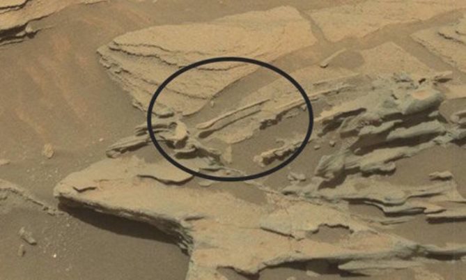 'Floating spoon' seen on Mars – 102.3 KRMG