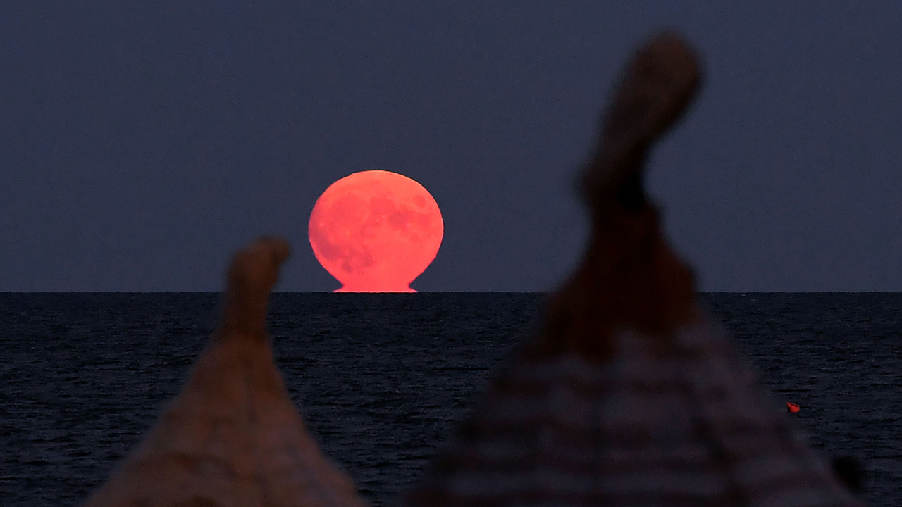 Full Corn Moon 2020: 10 stunning photos of September’s full moon – KIRO ...