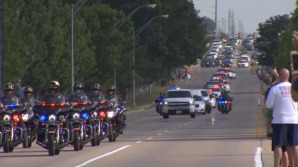 Hundreds of police, citizens turn out to honor Sgt. Craig Johnson – 102 ...