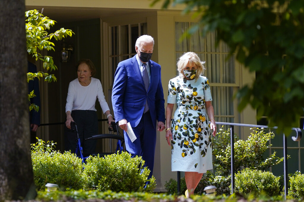 Presidential sit-down: Carter, Biden visit photo released – 106.1 BLI