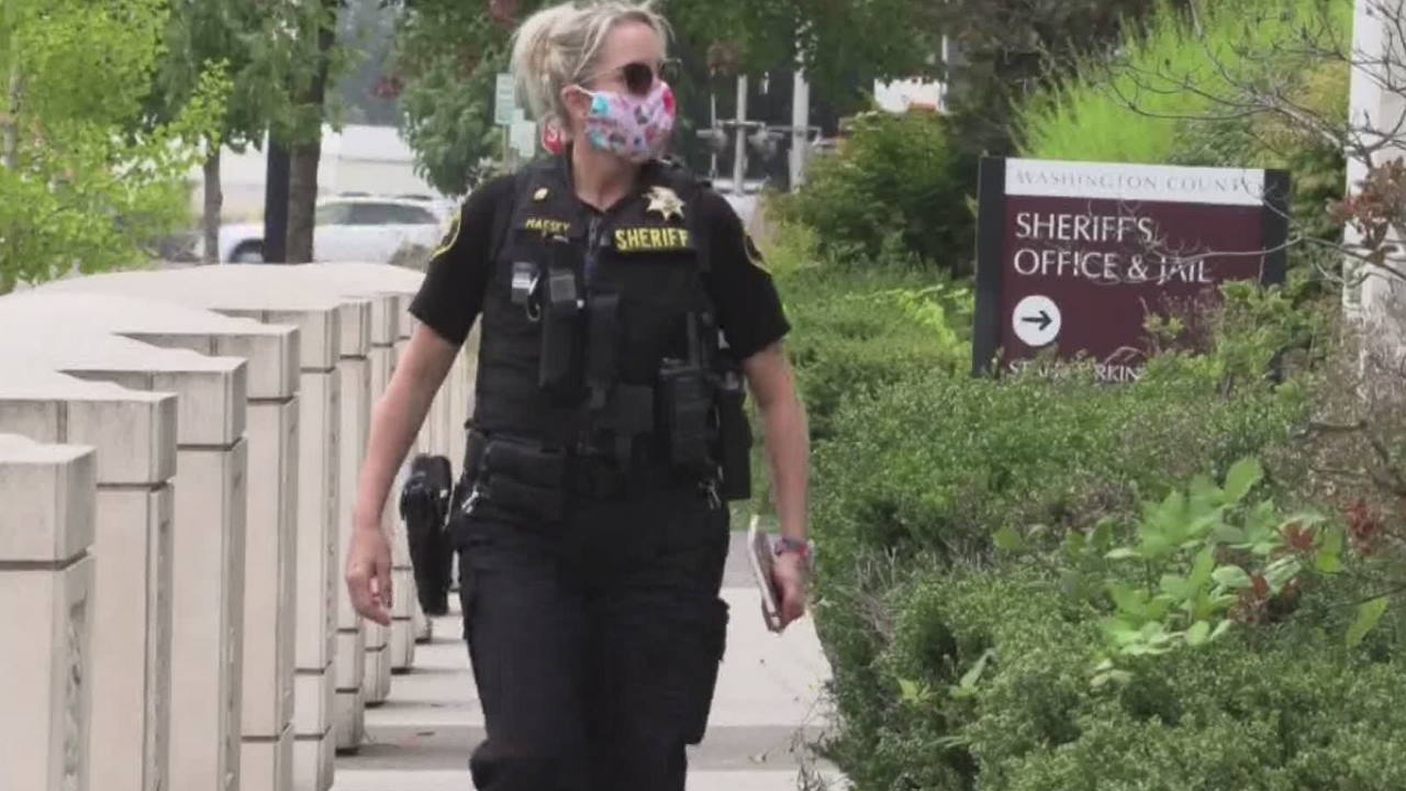 Oregon deputies save two lives in same place on consecutive days – WFTV