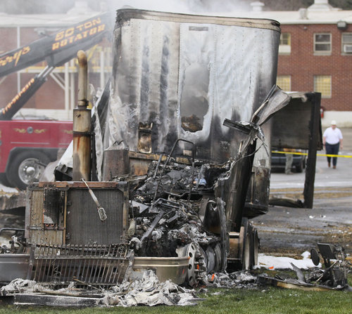Massive truck fire shrouds Gainesville in smoke – 95.5 WSB