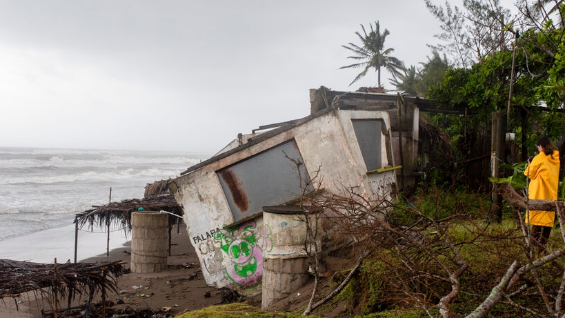 Photos: Hurricane Grace strikes Mexico's Gulf coast – 102.3 WBAB