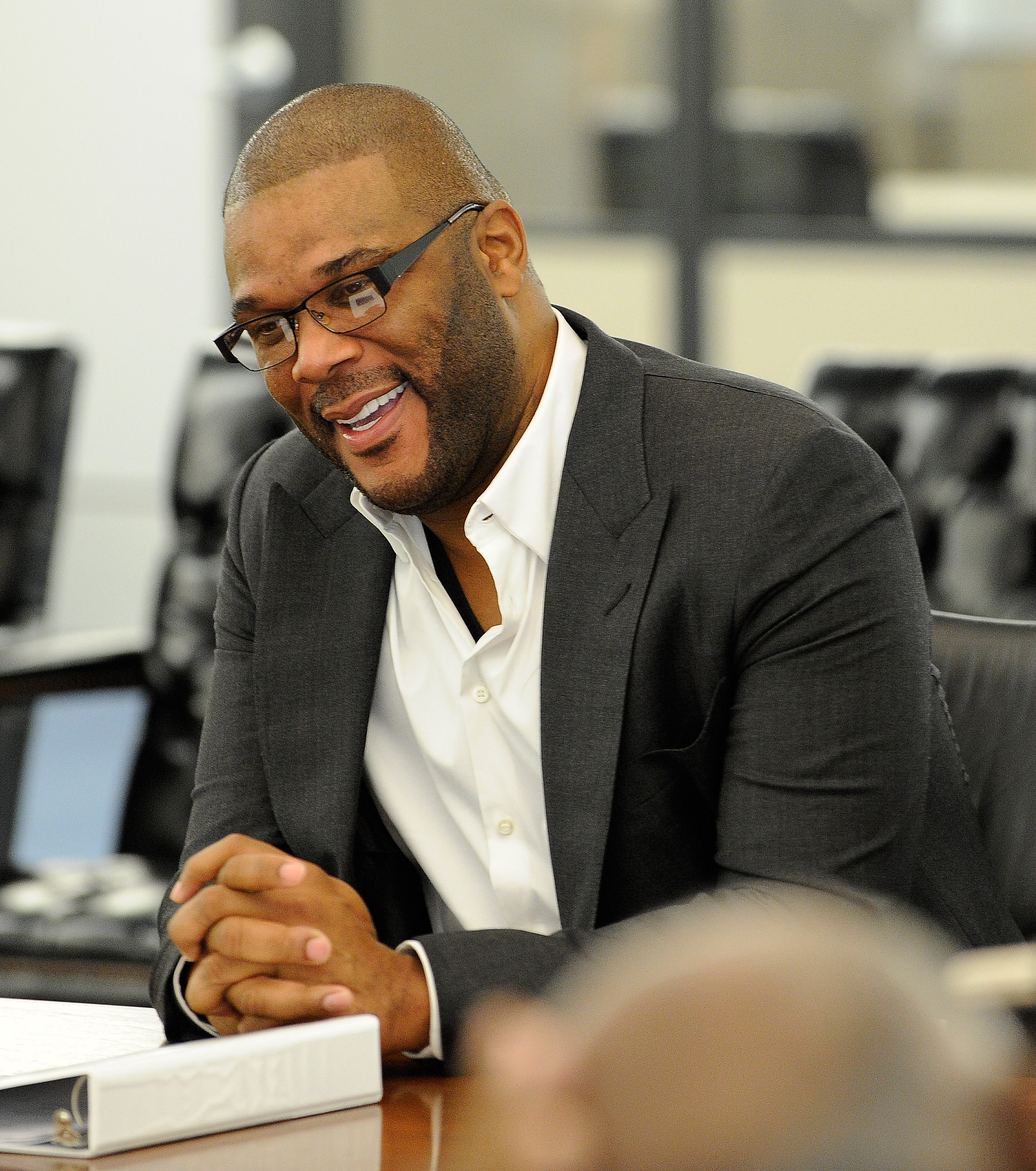 Tyler Perry aids homeless teens – 95.5 WSB