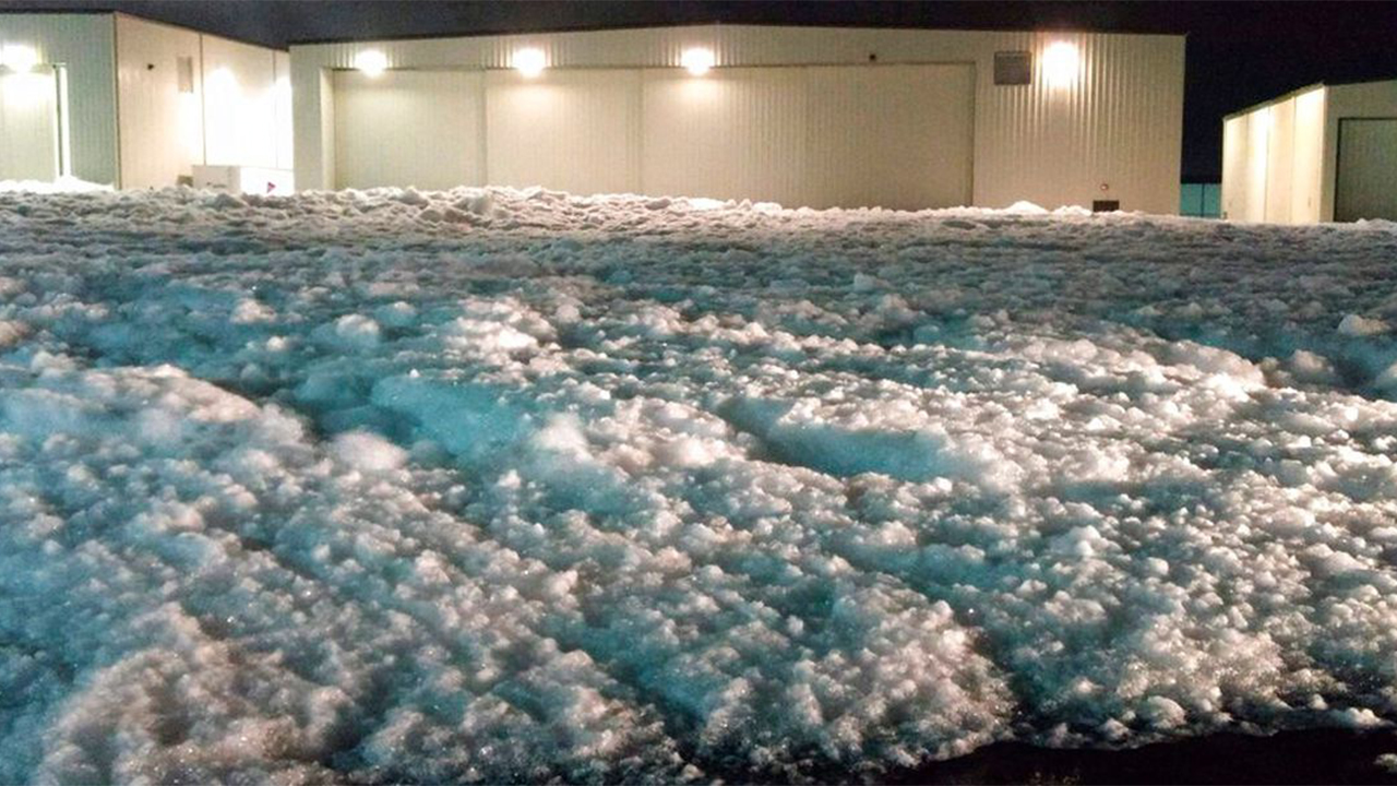 Airport hanger fills with foam – 95.5 WSB