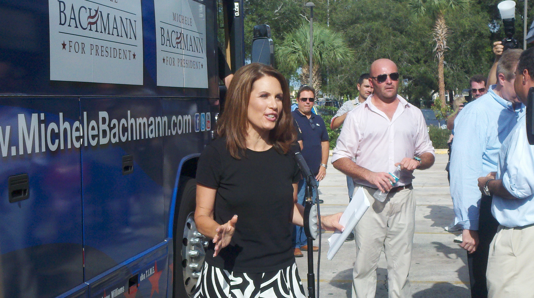 Bachmann stops in Jax Beach – 104.5 WOKV