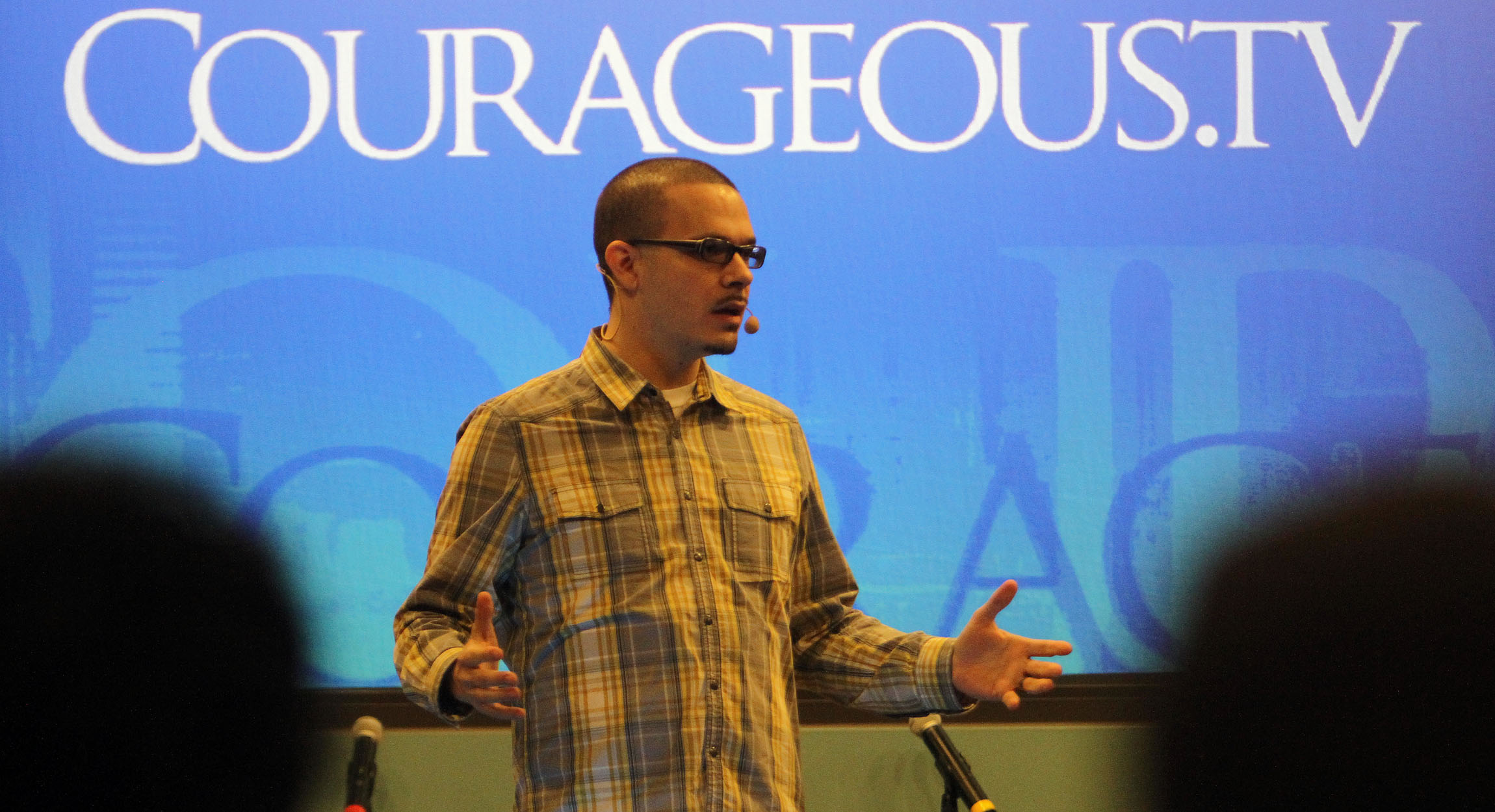 Activist Shaun King, a Morehouse grad, denies lying about race – 104.5 WOKV