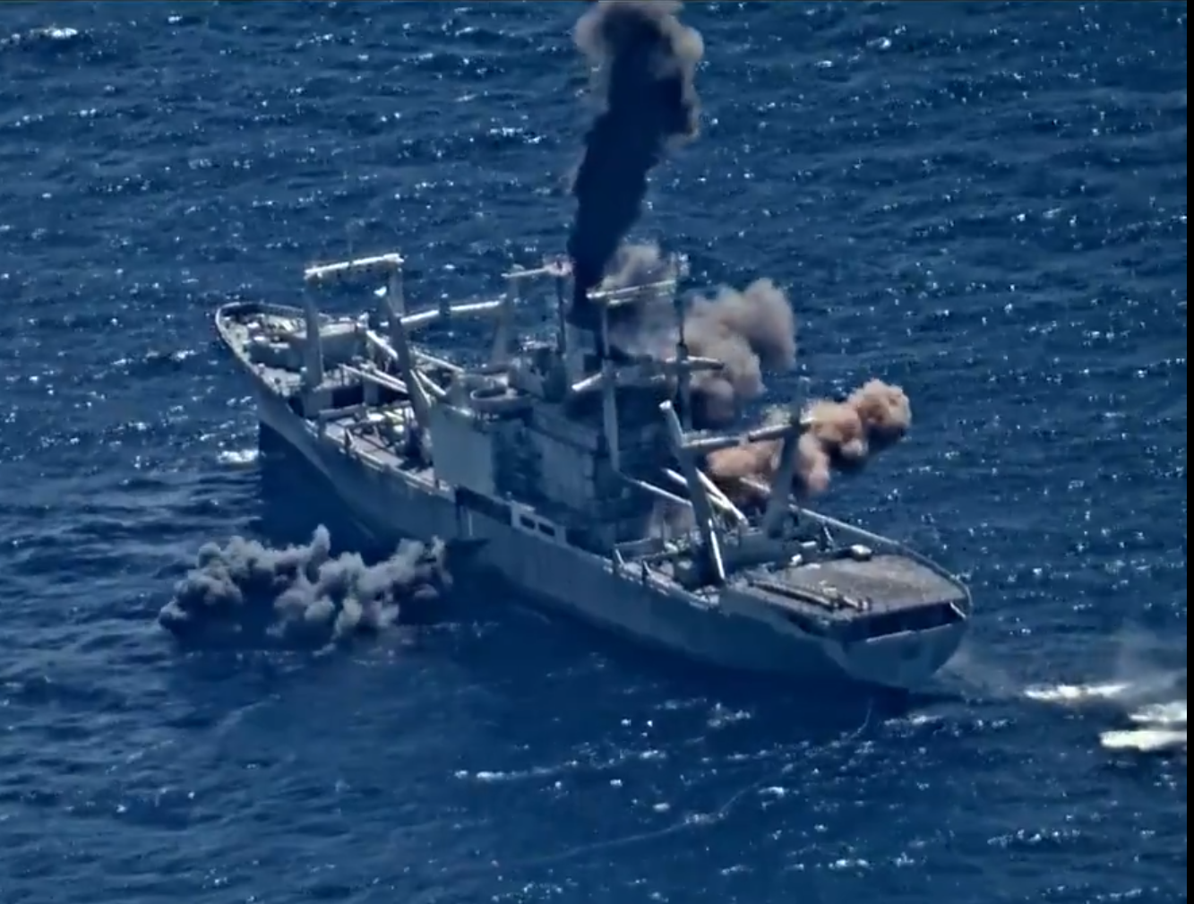 Must see: U.S. Navy bombs, sinks ship in training practice – WDBO