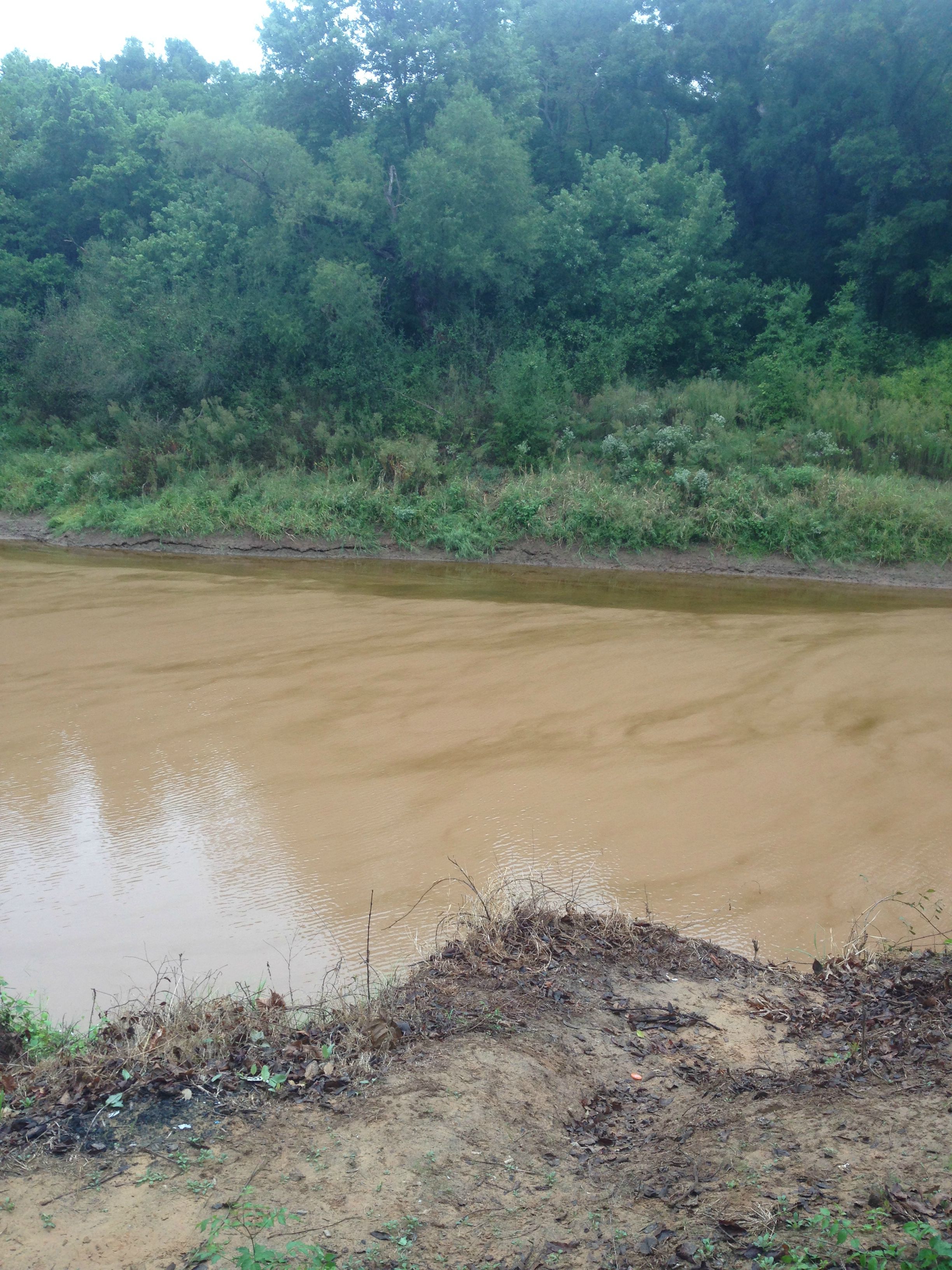 Sludge in river isn’t oil after all – 102.3 KRMG