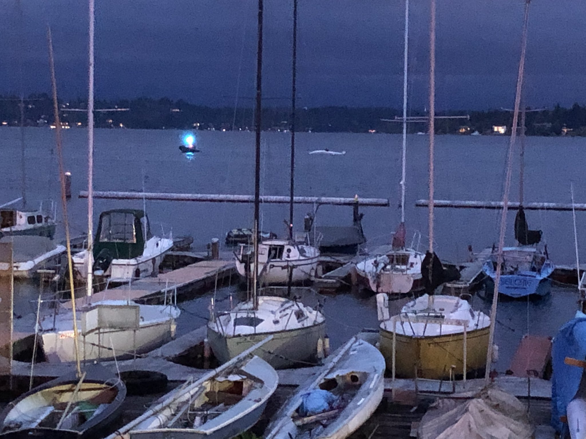Seaplane crashes on Lake Washington – KIRO 7 News Seattle