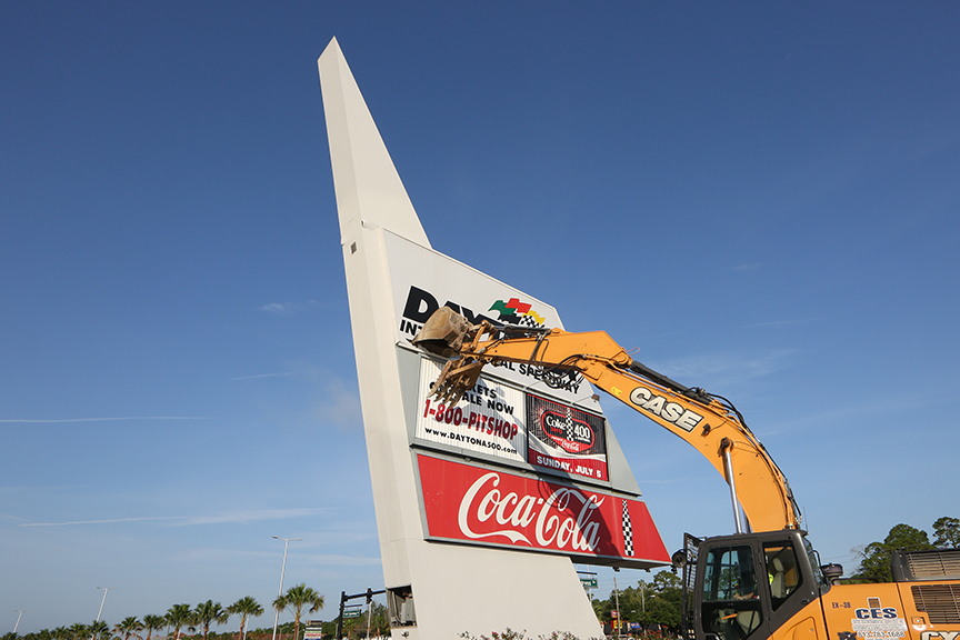 Iconic Daytona Speedway sign is no more – WDBO