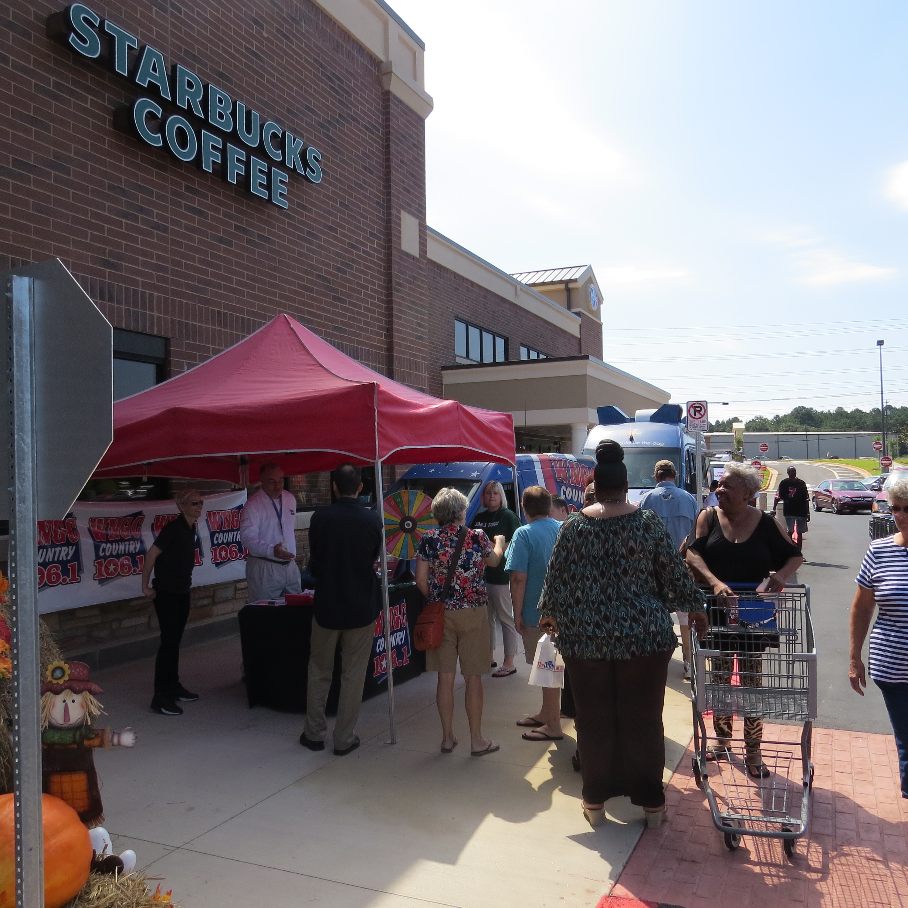 106.1 WNGC Live at Kroger near Athens Tech – Your Georgia Country
