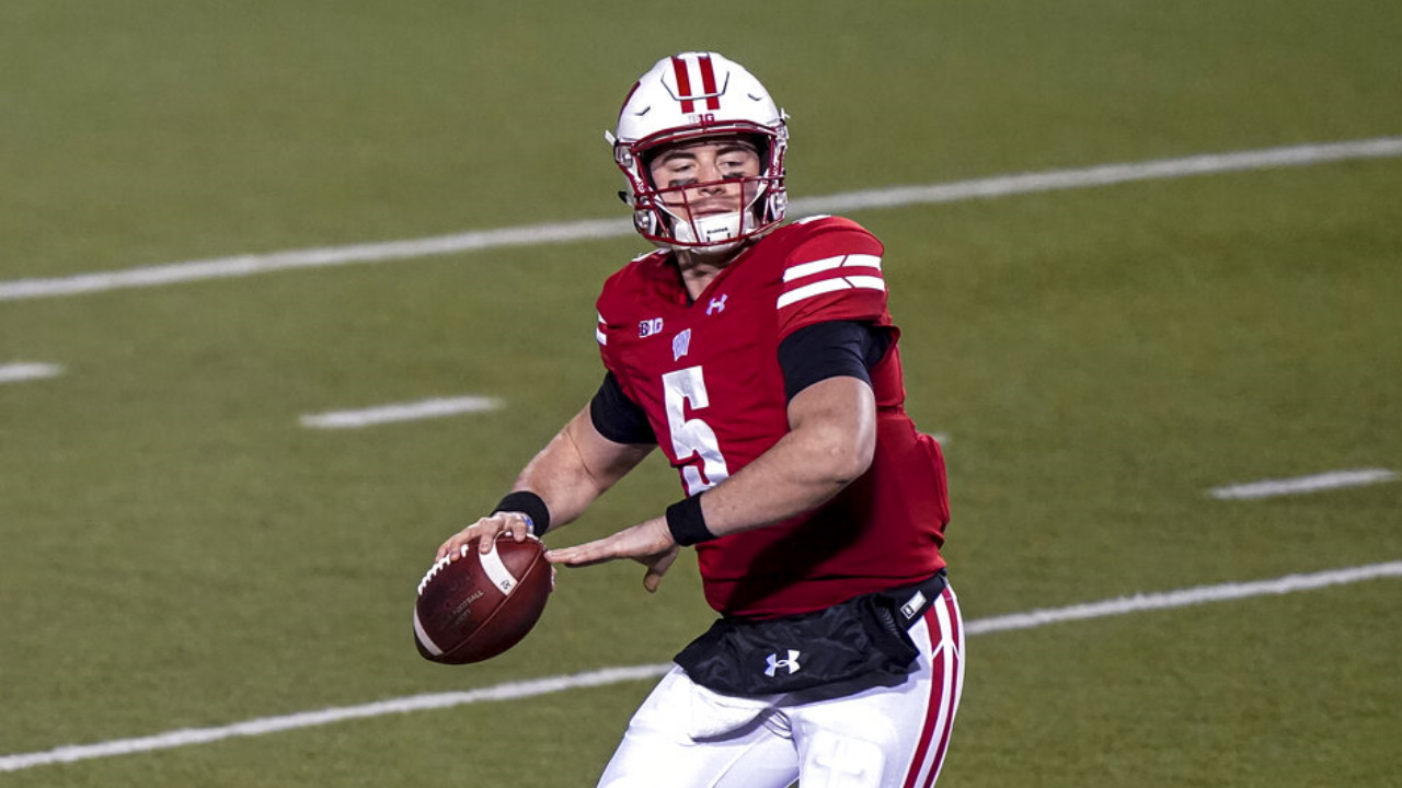Shattered! Wisconsin QB drops crystal trophy while celebrating Duke ...