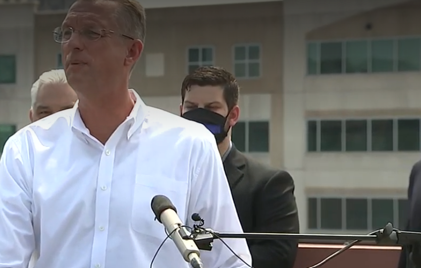 Black backs Collins in Senate race – 95.5 WSB