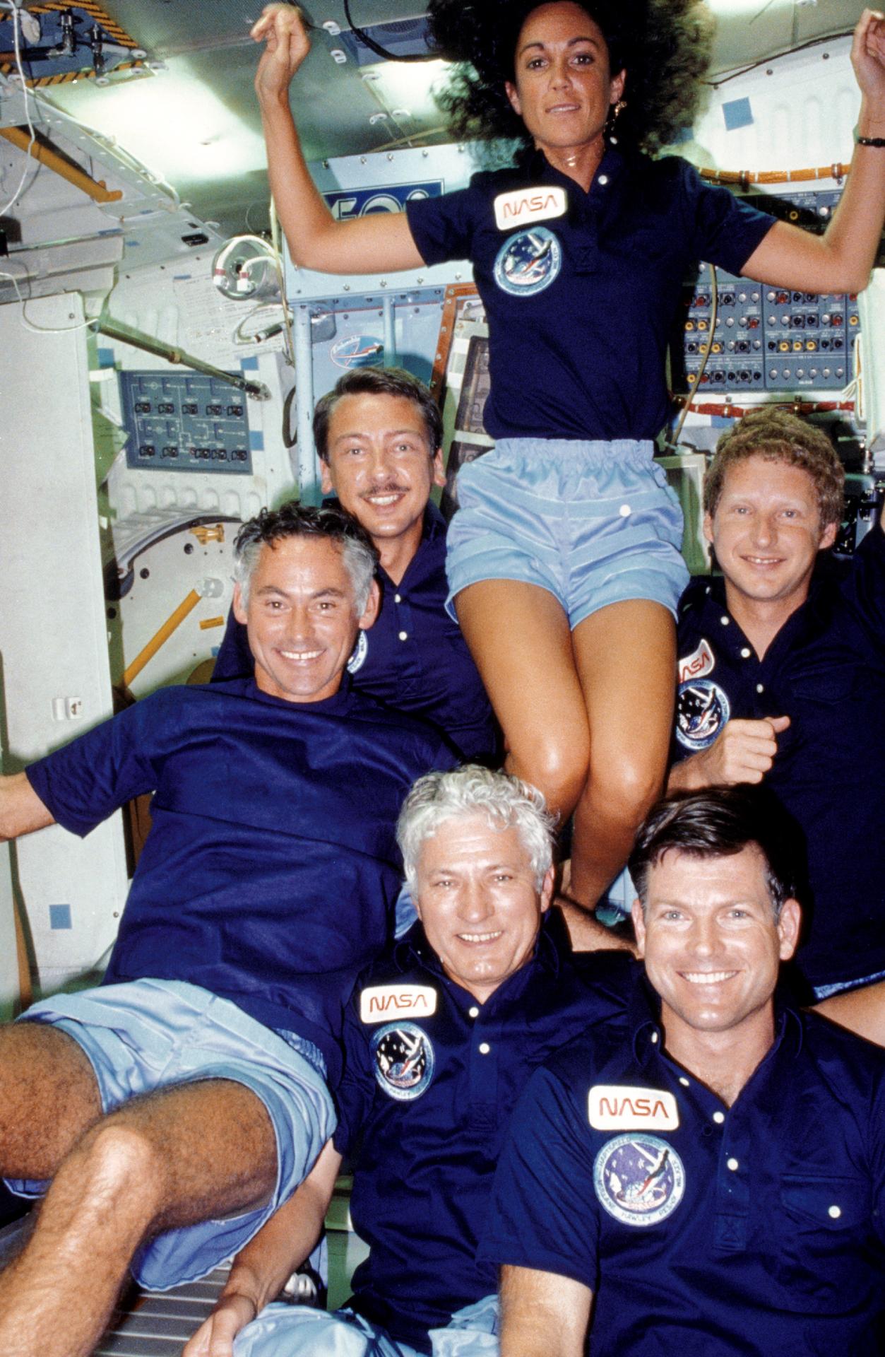 Picture Of Space Shuttle Challenger 51