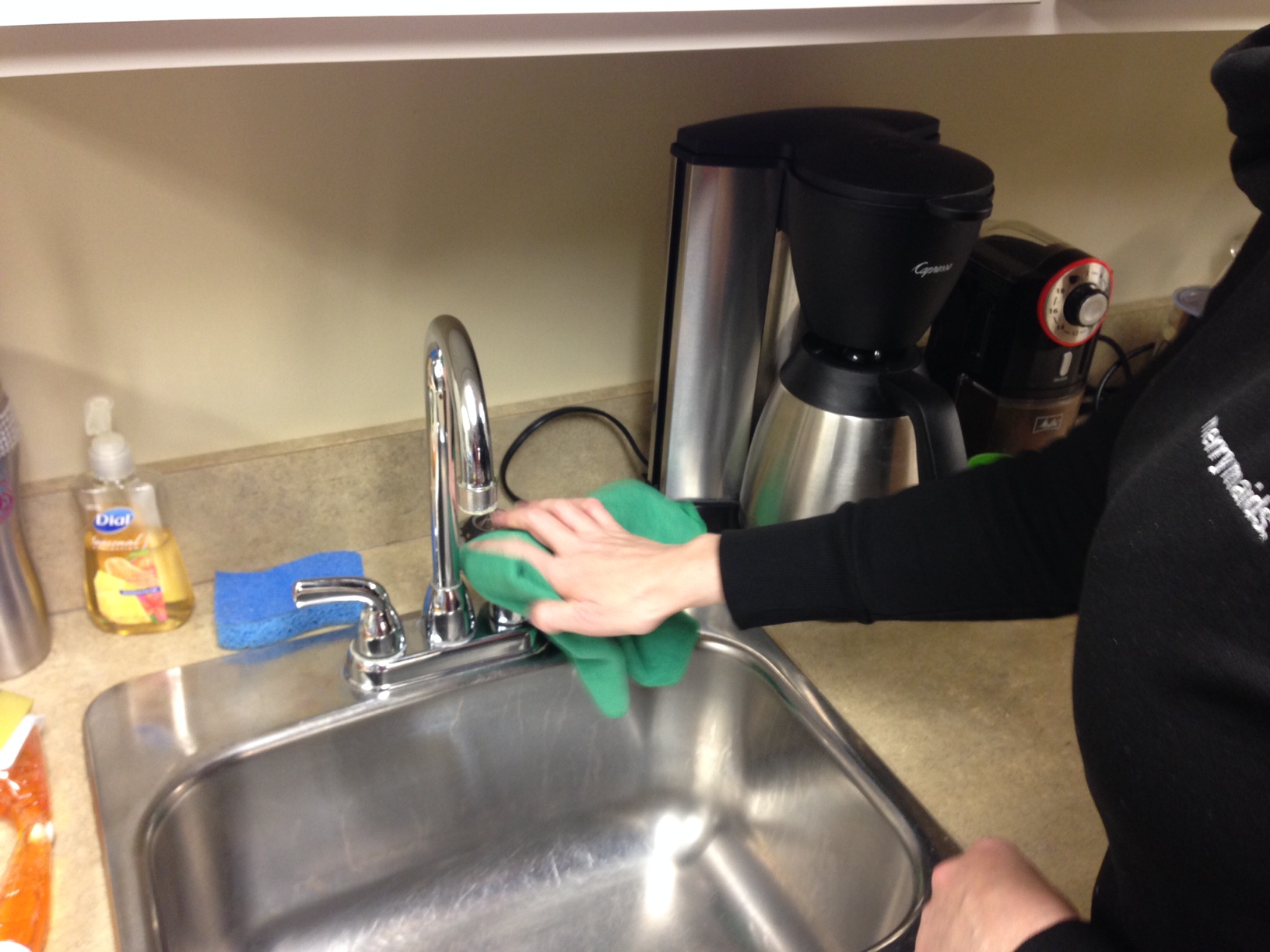 Clean your home to prevent the flu, we show you how – 102.3 KRMG