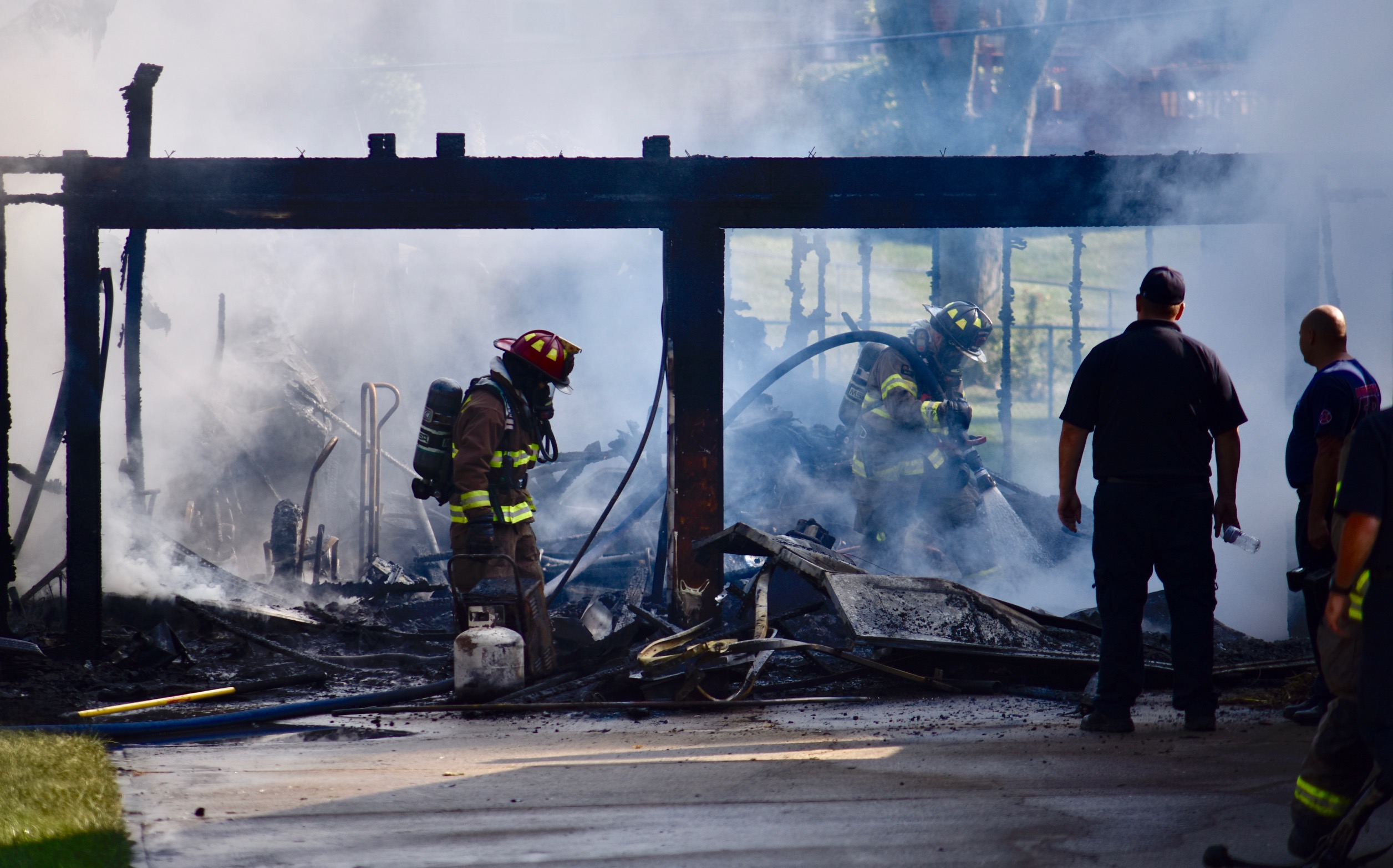 Fire guts Middletown garage