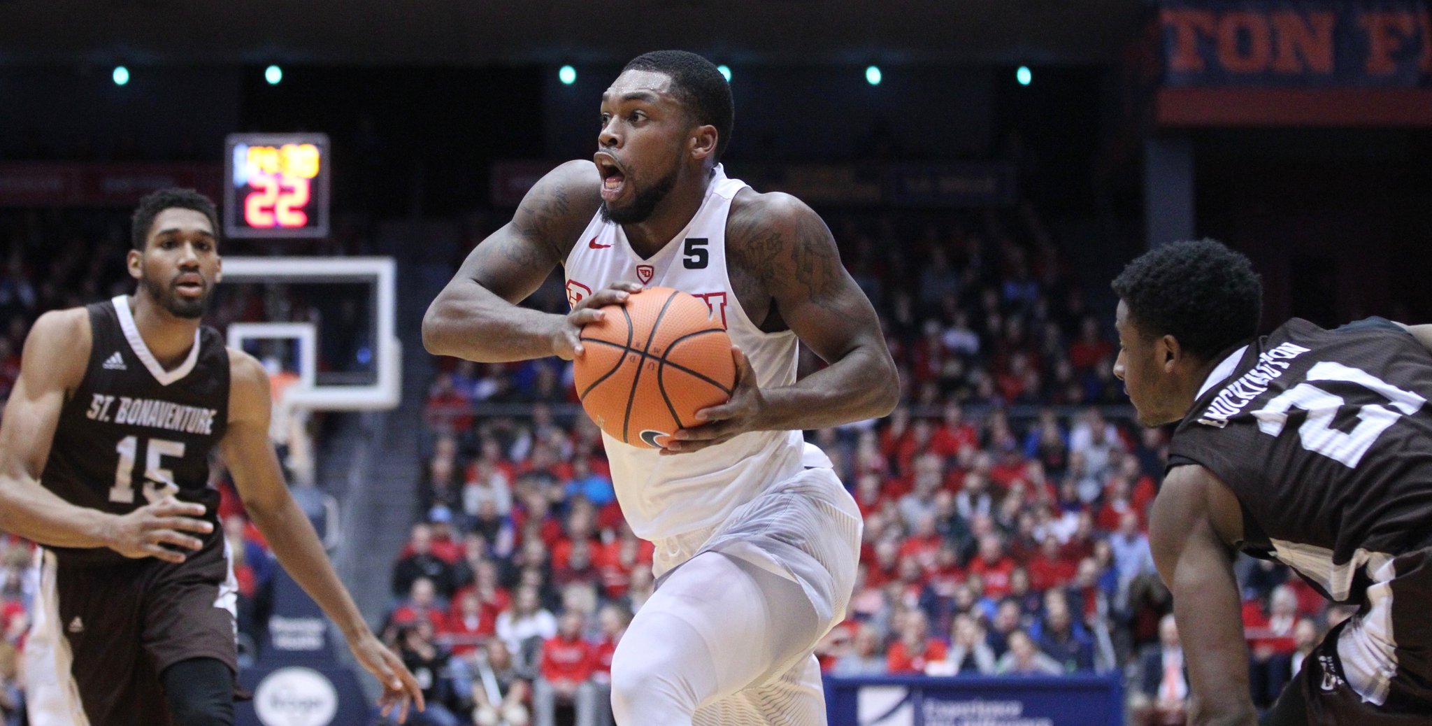 Dayton Flyers guard Trey Landers suffers shoulder injury