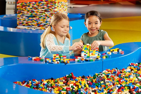 Legoland Discovery Center Logo