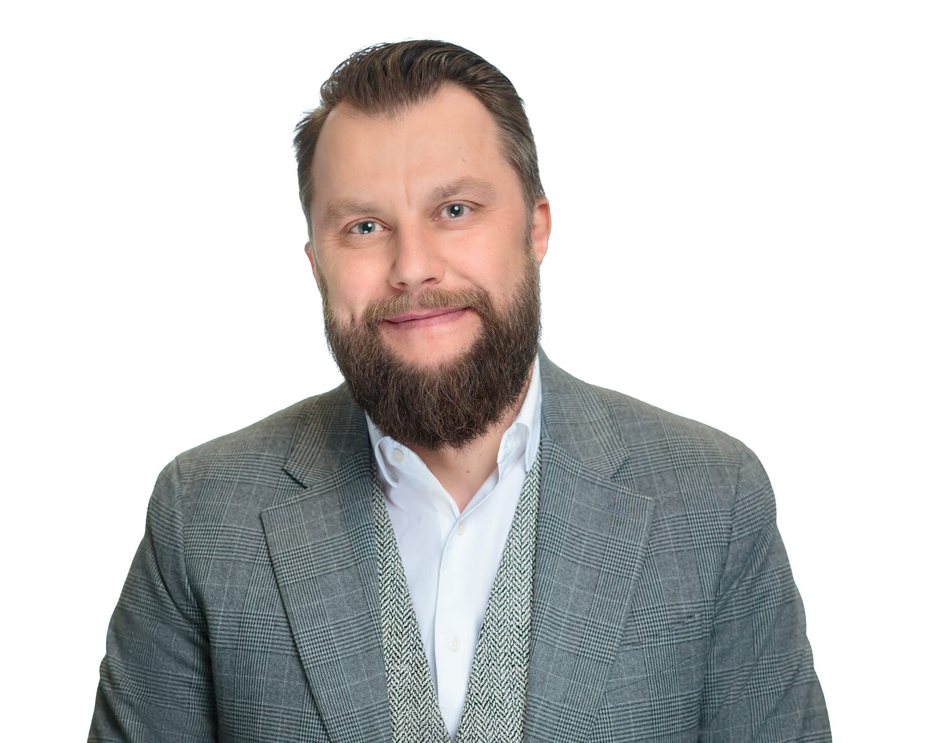 Lucas Malinowski is new CEO of Global Automakers of Canada - Automotive ...