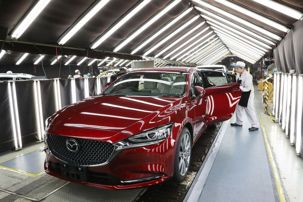 Top auto stories: Import-dependent Mazda output plunges - Automotive News