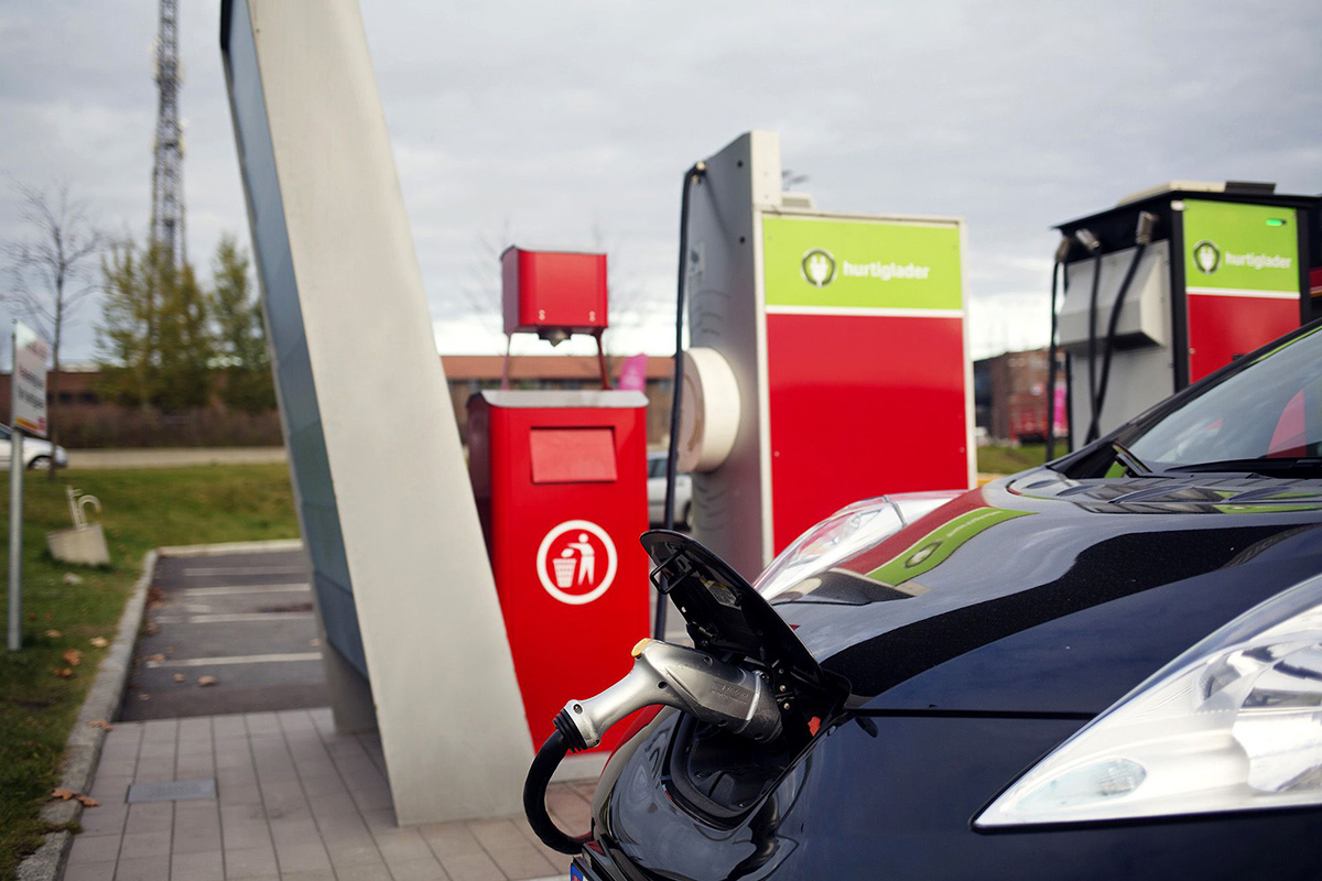 Circle K owner plans electric-vehicle charging push in U.S., Canada ...