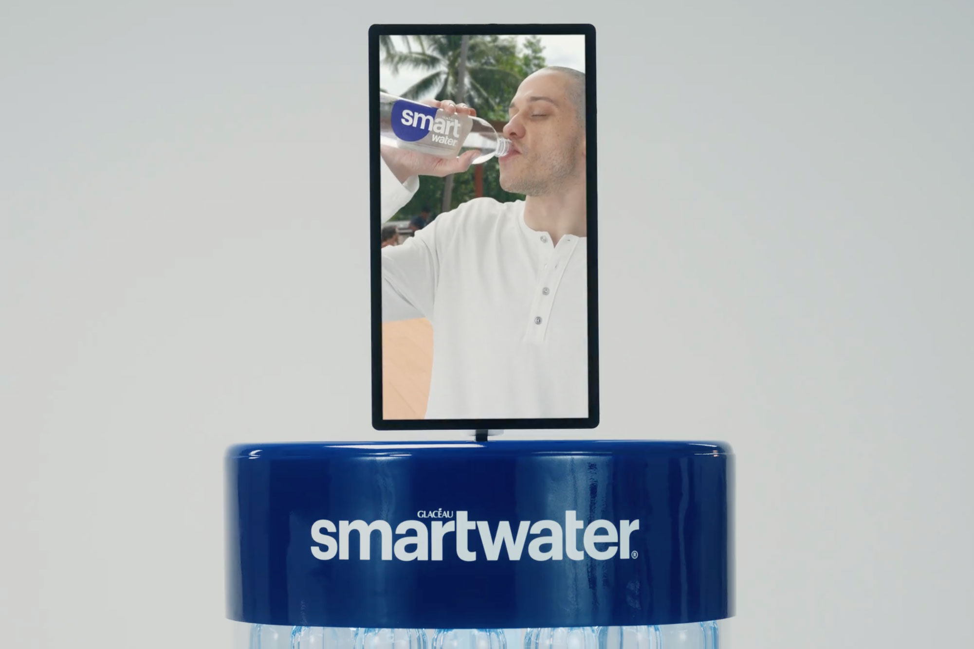 Pete Davidson is a bottle-dispensing robot in new Smartwater ad - Ad Age
