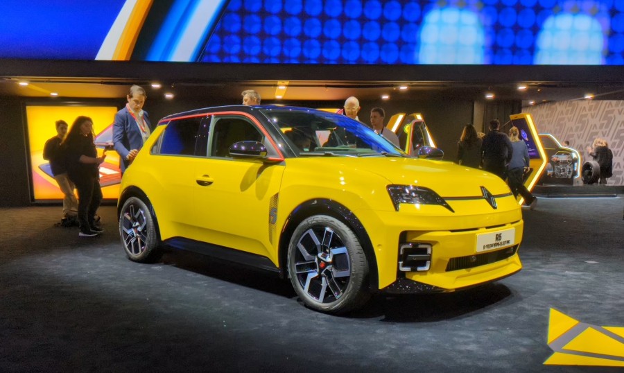 Renault CEO Luca de Meo calls on EU to fund EV transition - Automotive News