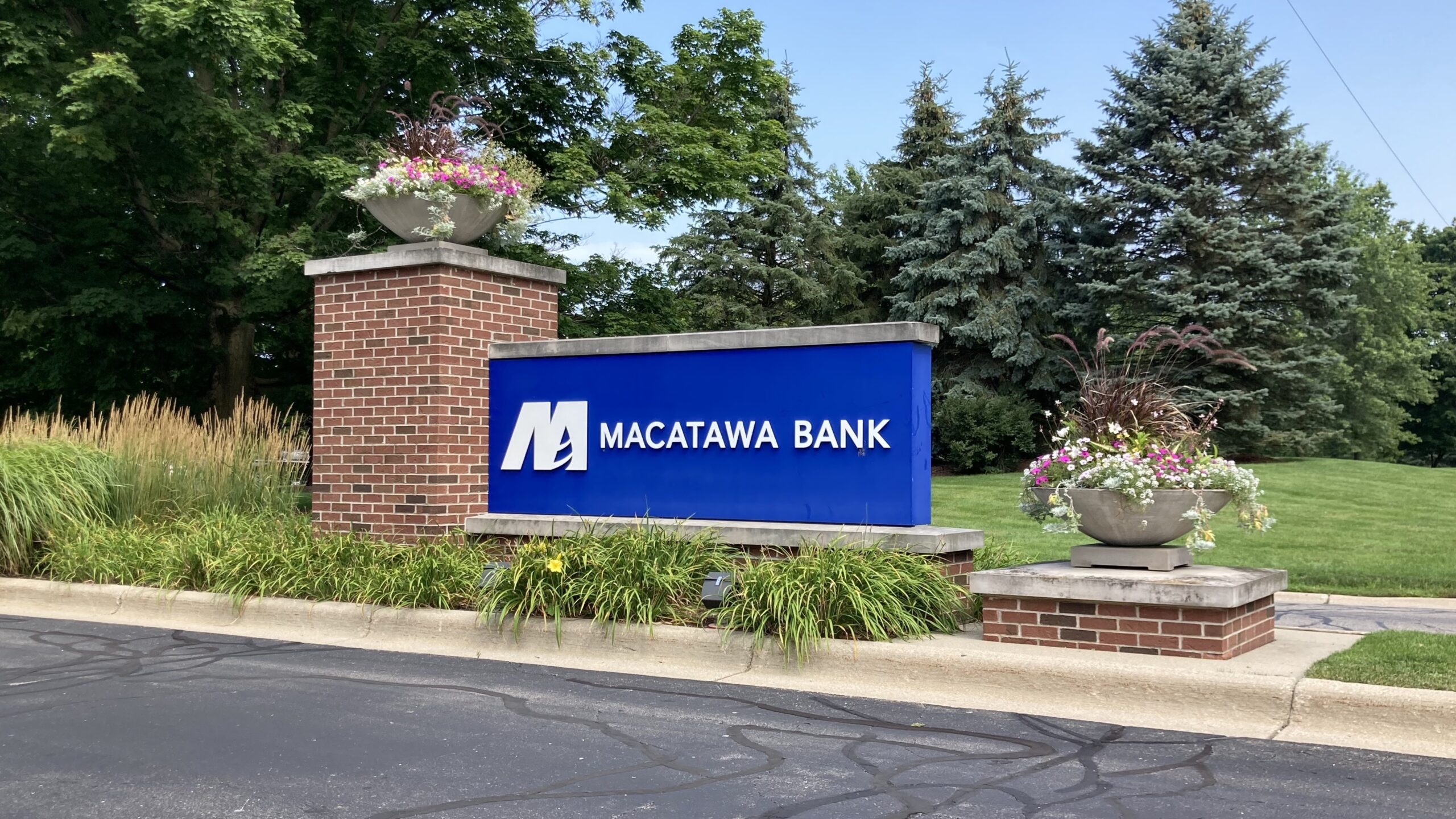 Macatawa Bank names longtime exec Jill Walcott as president - Crain's ...