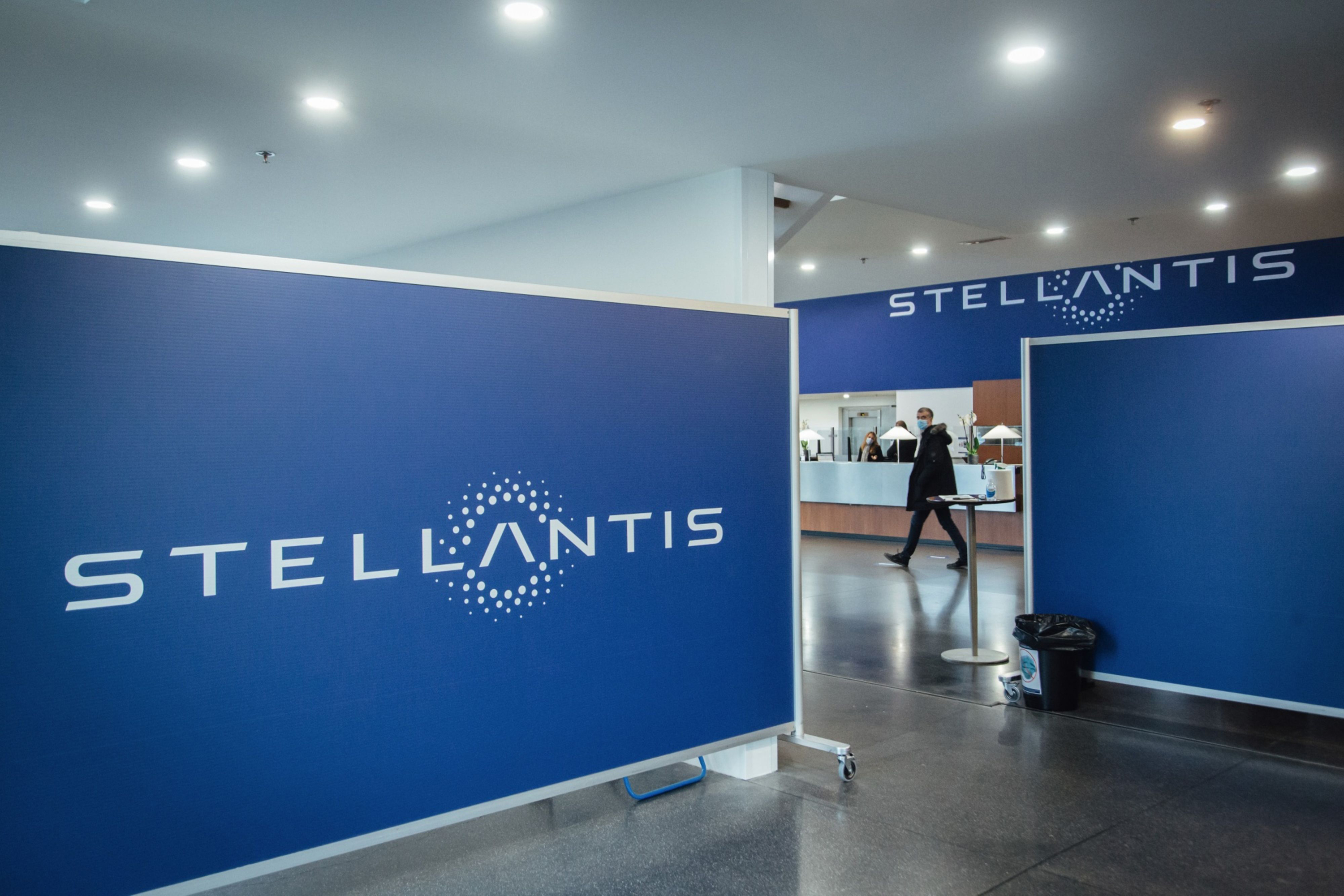 Stellantis reneged on deal for new point, dealership suit says ...