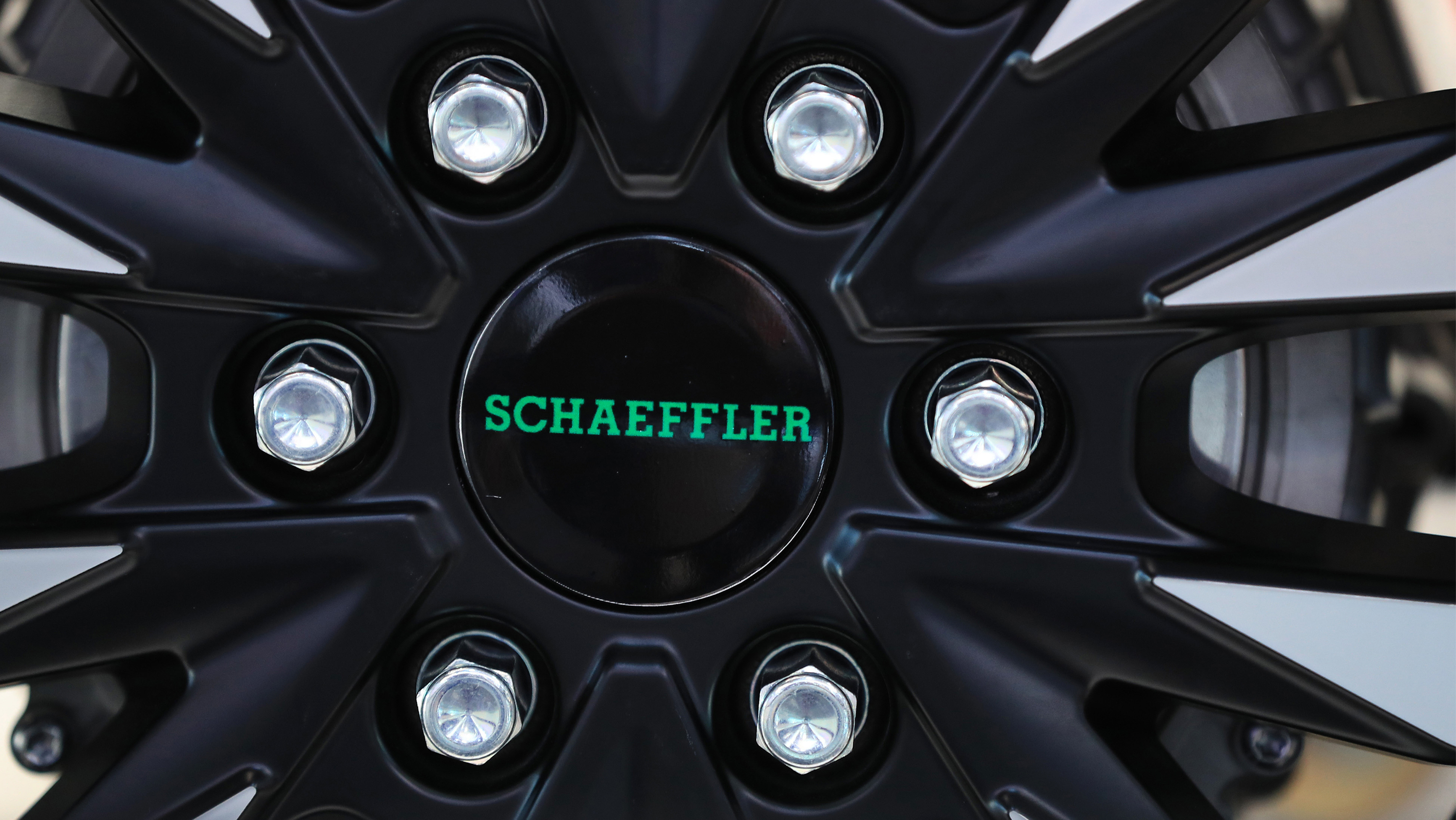 Schaeffler CEO Klaus Rosenfeld bullish on hybrids, cool on EVs ...