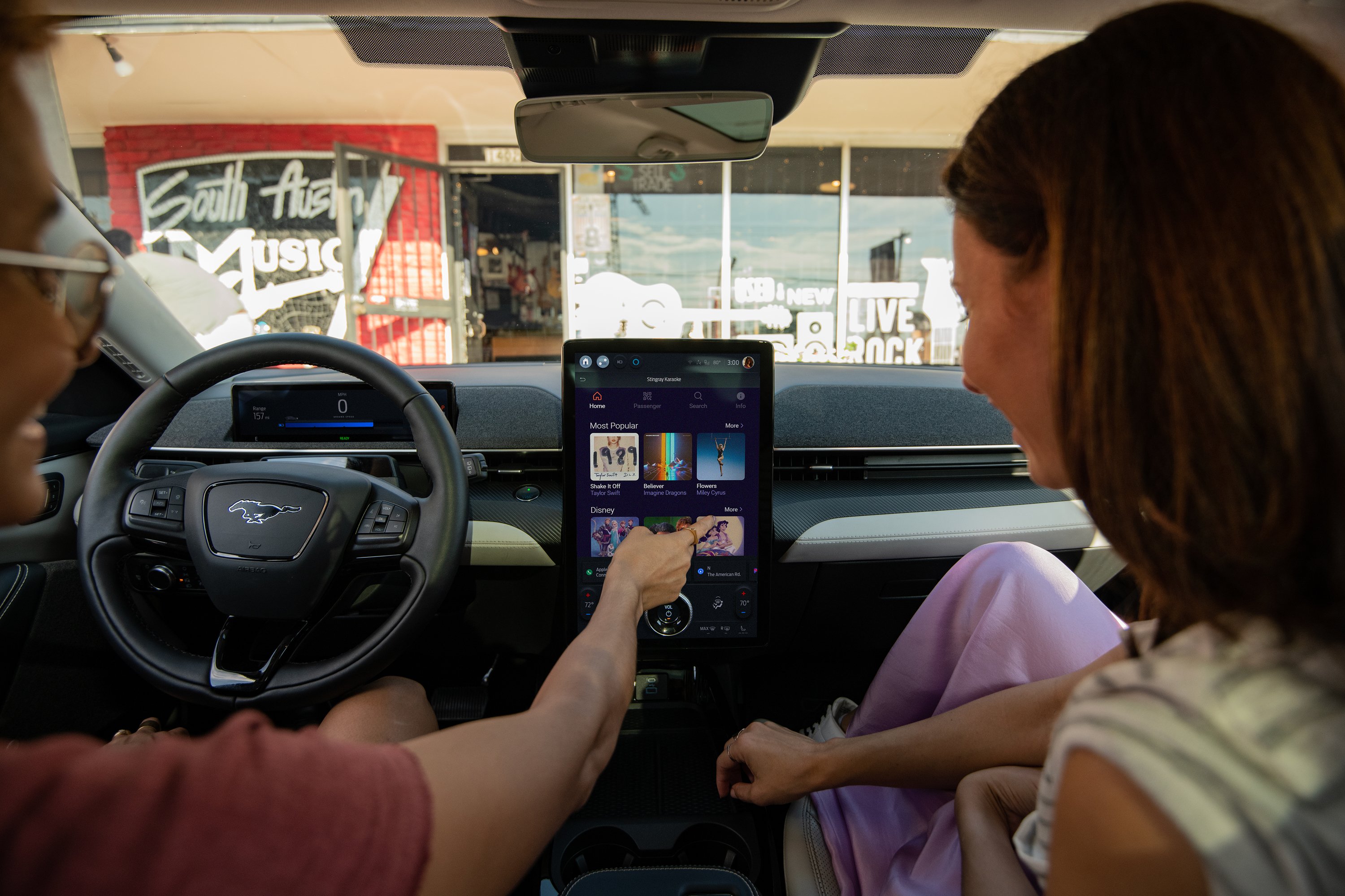 Ford, others, consider using infotainment targeted ad system