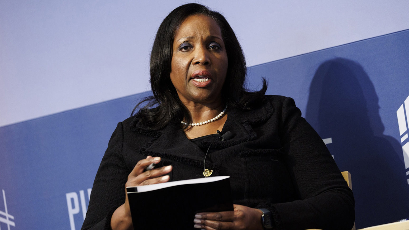 Supreme Court allows Lisa Cook to remain on Federal Reserve board while ...