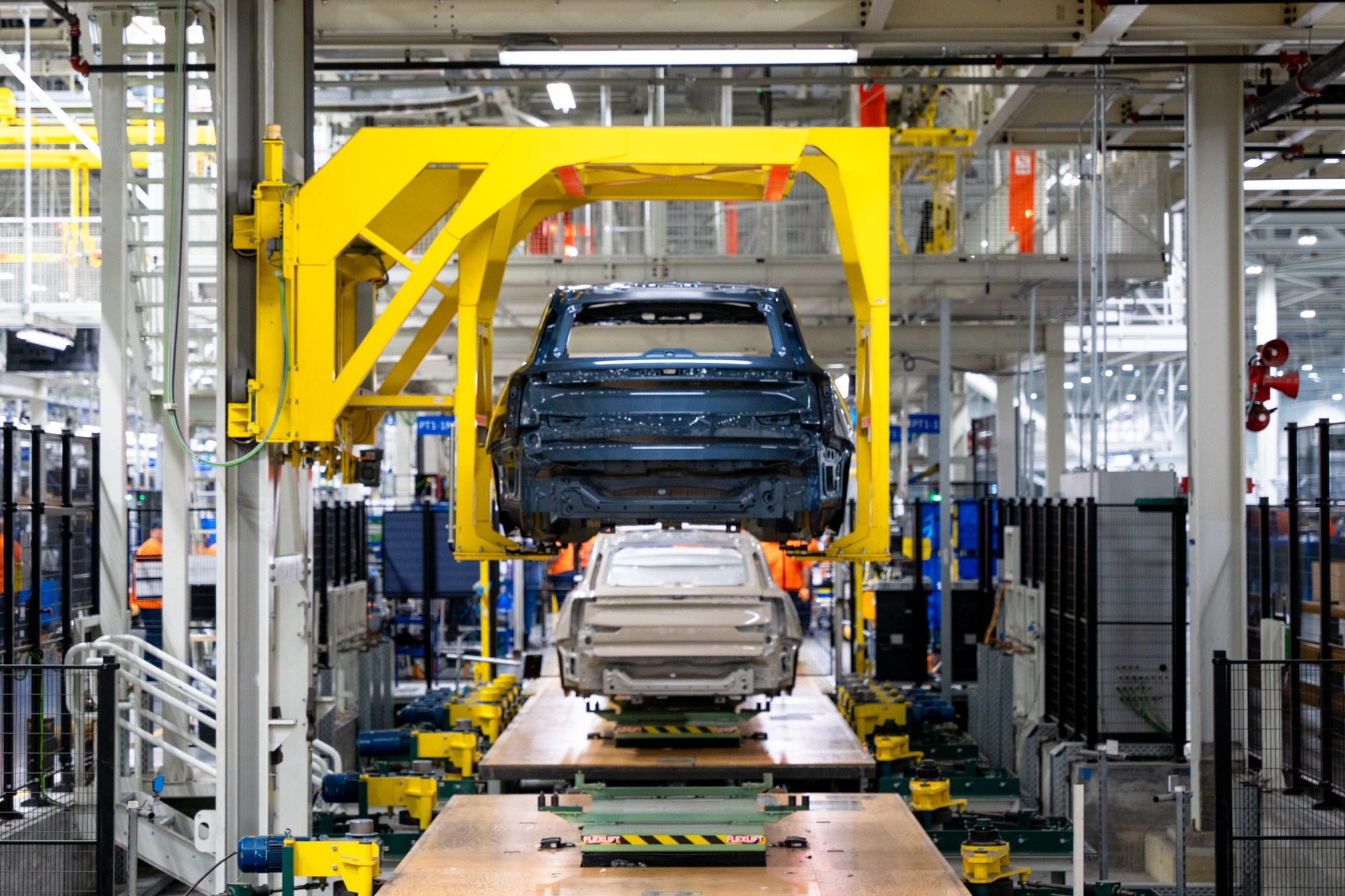 Volvo eying U.S. production of 2 top-selling crossovers - Automotive News