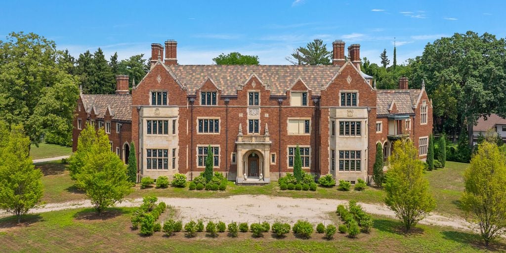 AutoNation's Mike Manley lists Detroit mansion for $1.25 million ...