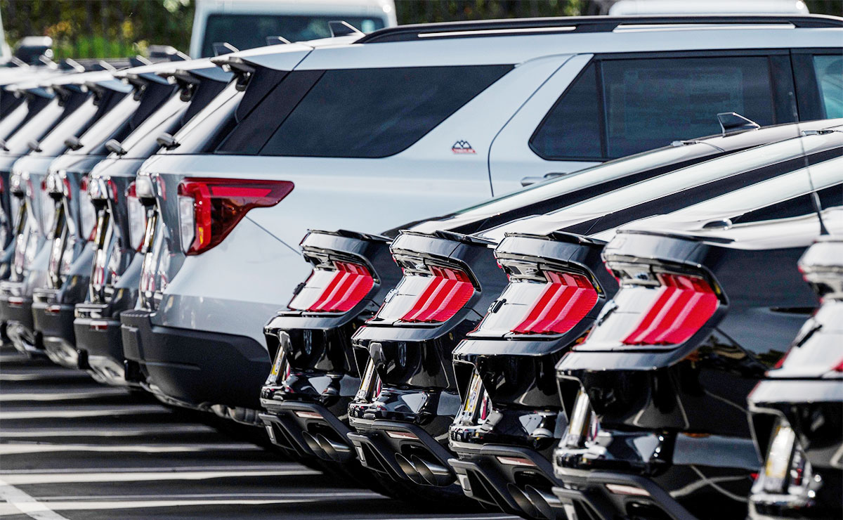 U.S. vehicle inventory rose to 2.4 million in October - Automotive News