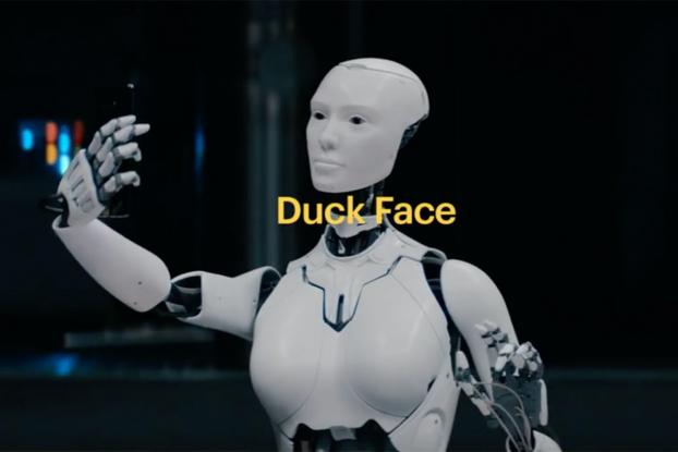 Sprint : Super Bowl 2018 Teaser - Evelyn is learning selfies - Ad Age