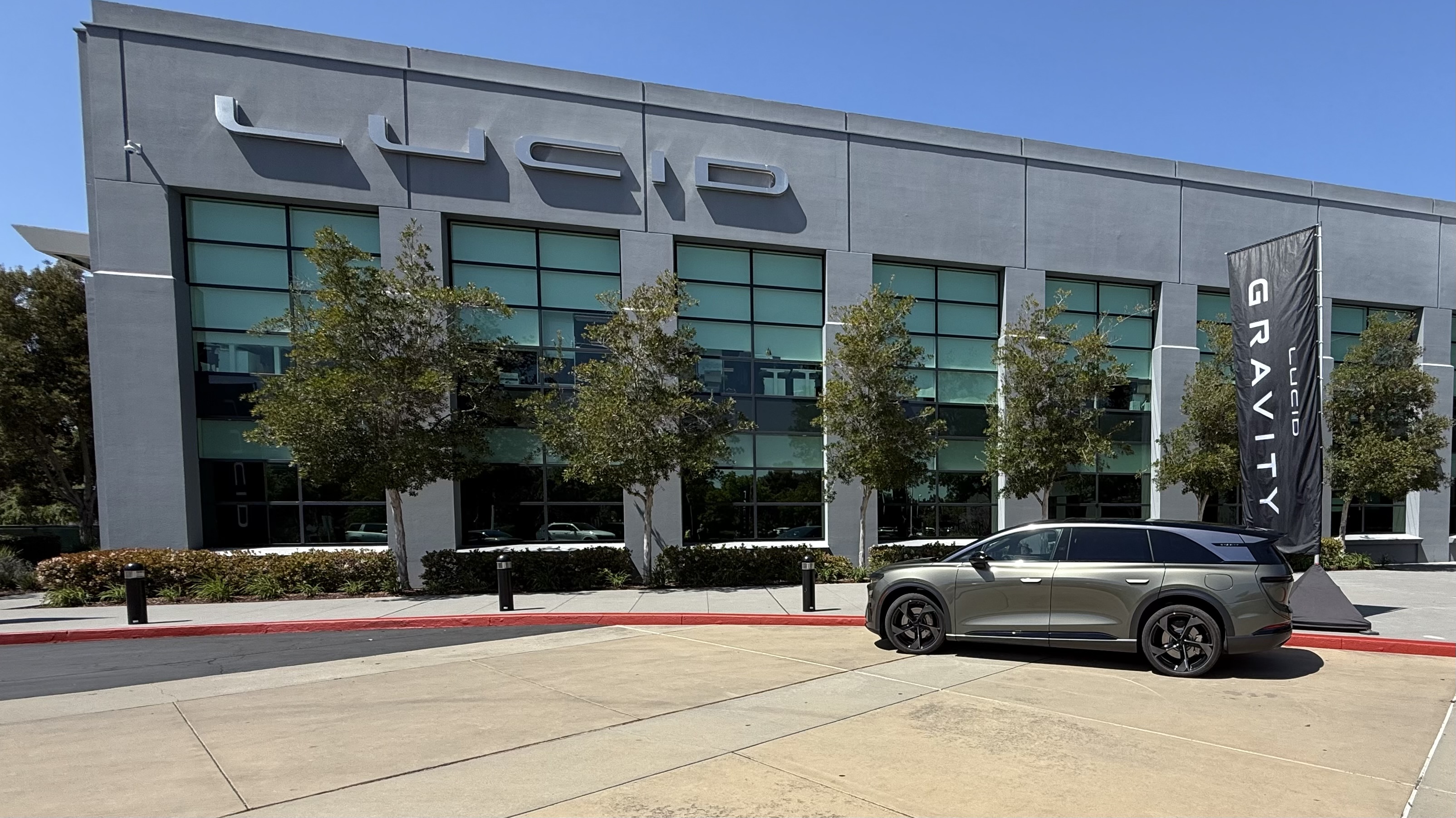 Lucid inks U.S. graphite deal in bid for battery material - Automotive News