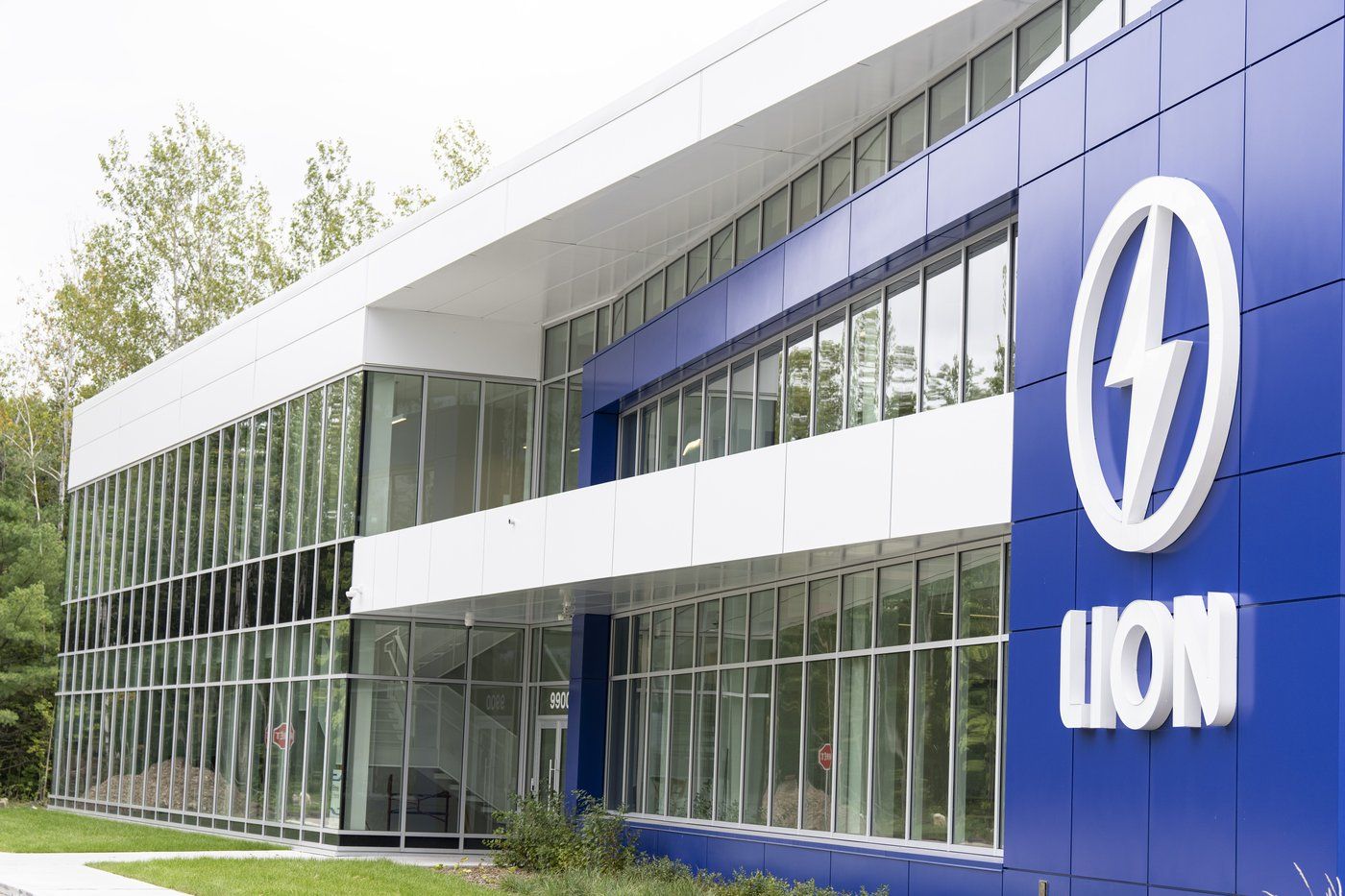 Lion Electric seeks bankruptcy protection - Automotive News