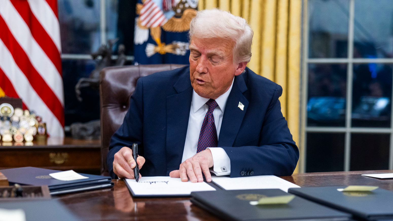 Trump signs executive order to establish U.S. sovereign wealth fund ...